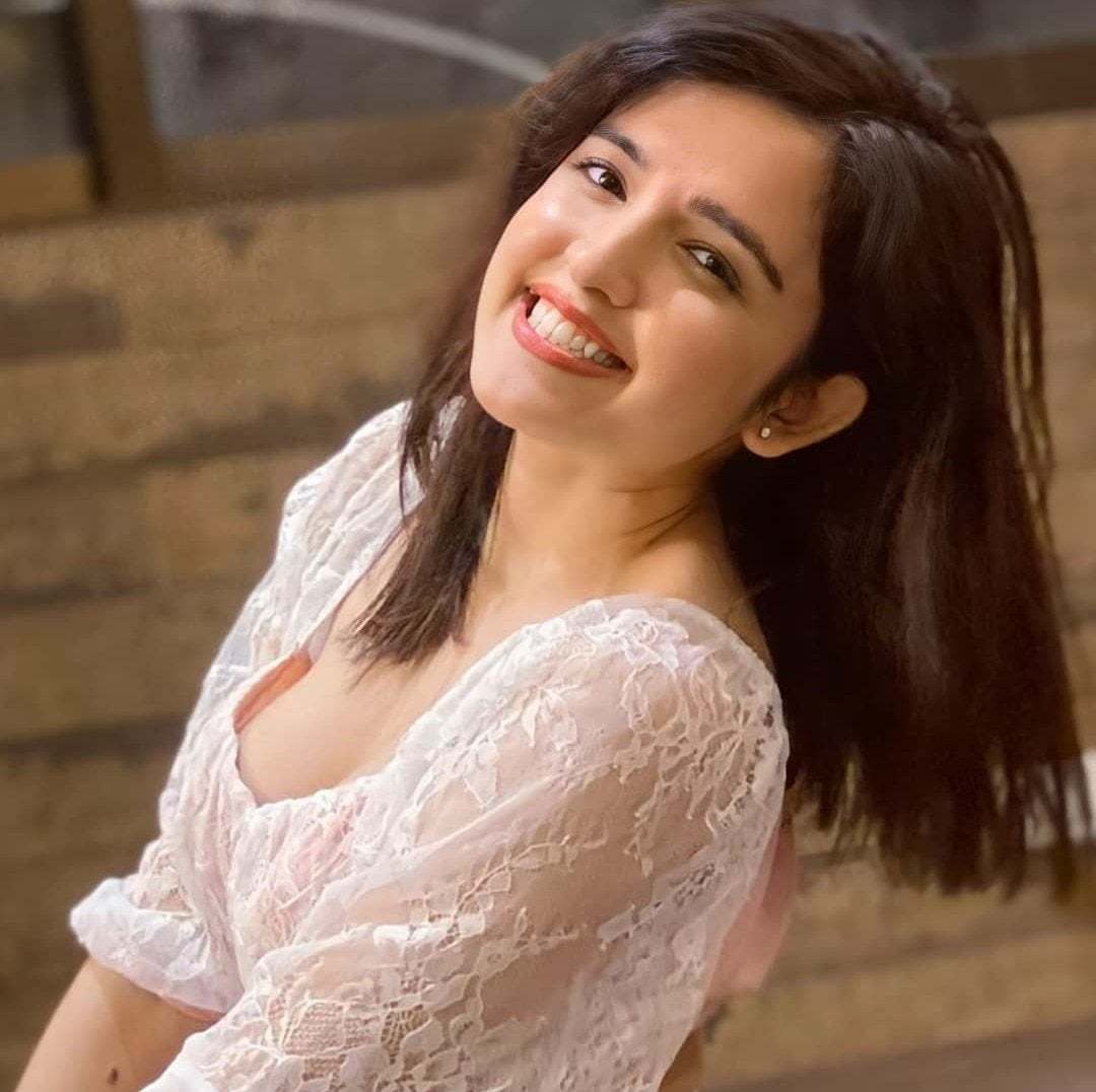 Shirley Setia 🔥 | Scrolller