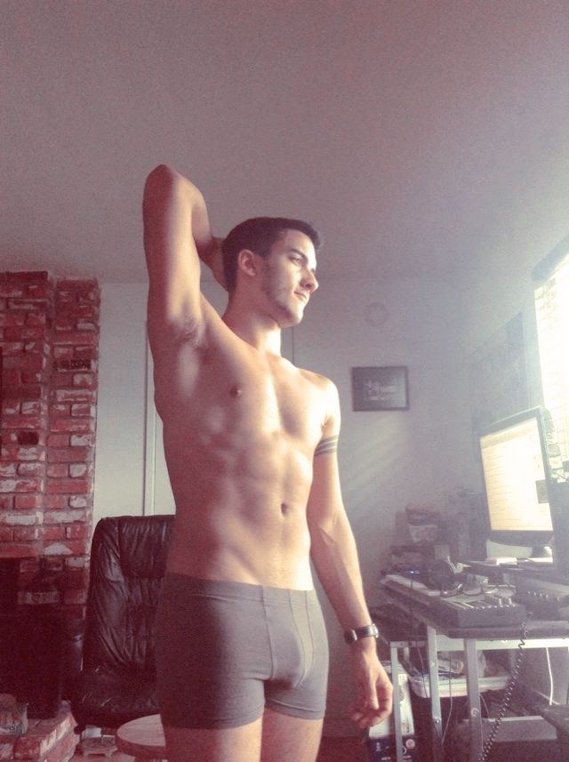 Shirtless in California | Scrolller