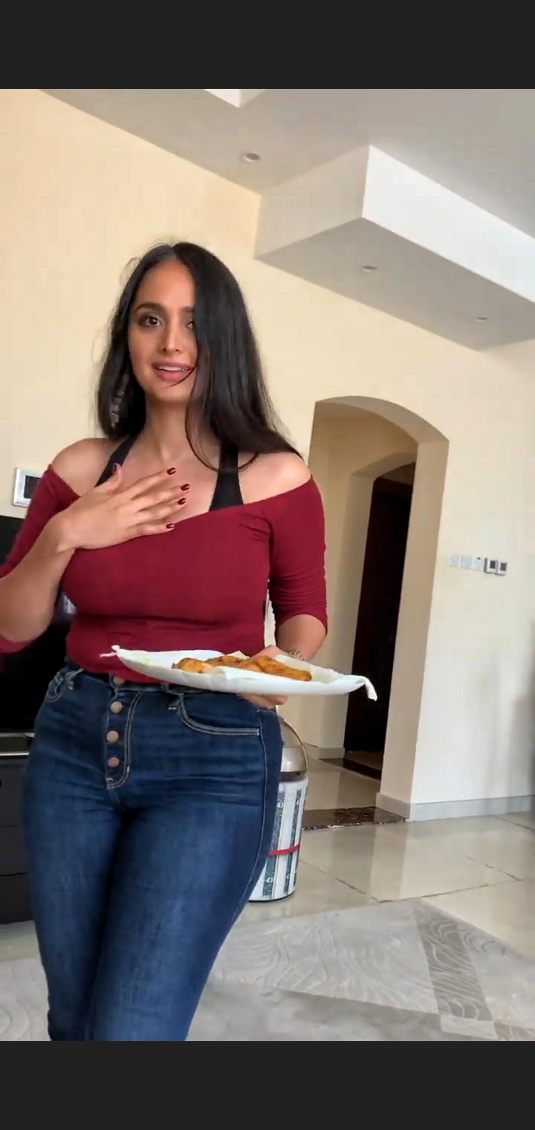 Shocked by the size 😜 | Scrolller