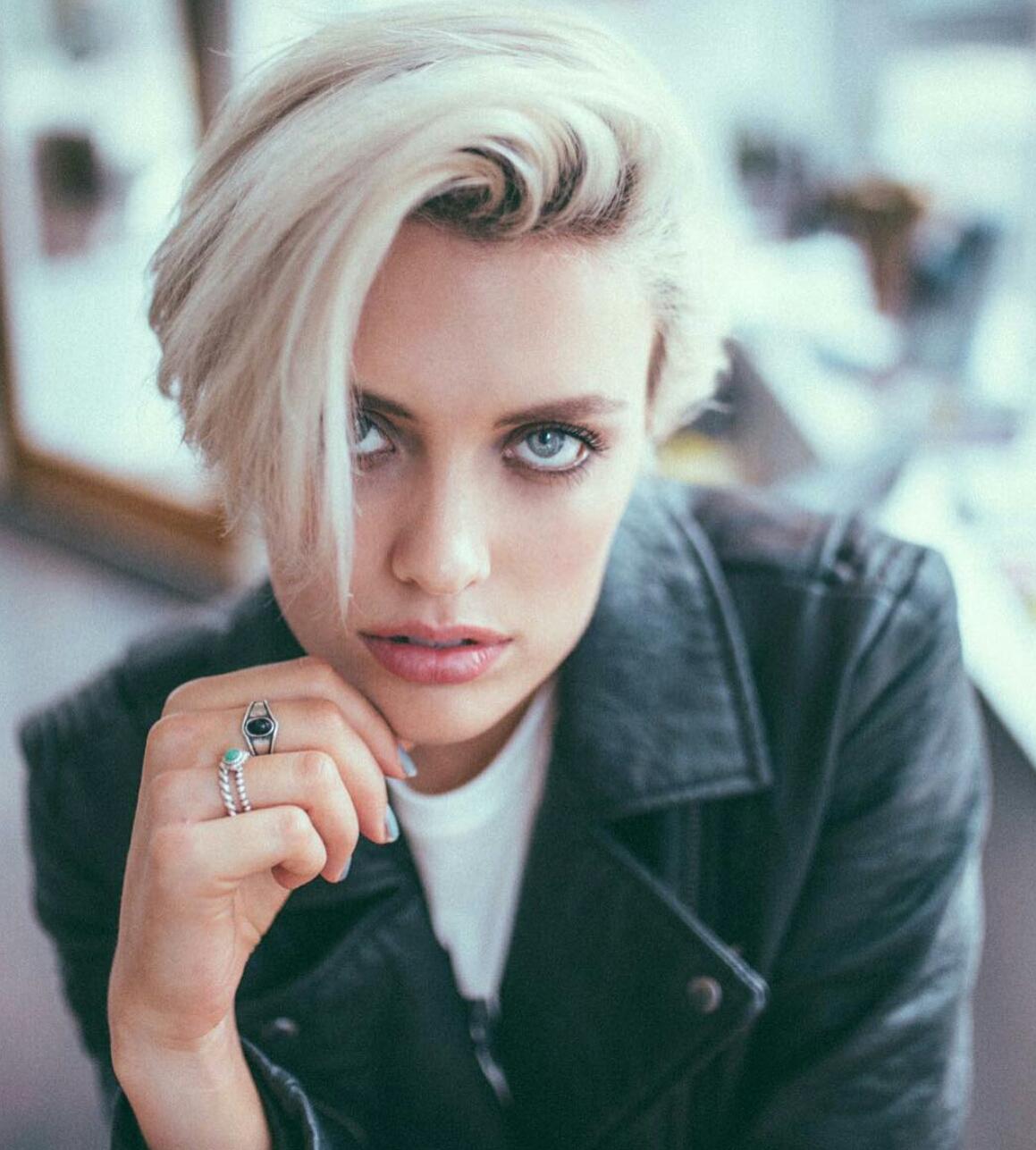 Short Haired Platinum Blonde Scrolller