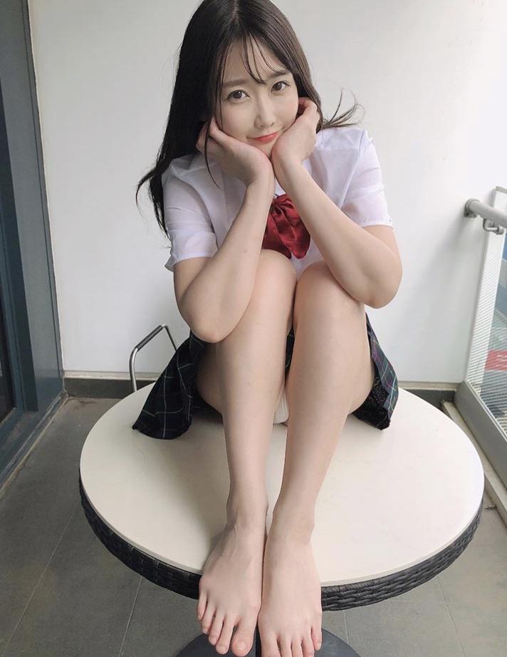 Short skirts and legs up. Best combo Eva!! | Scrolller