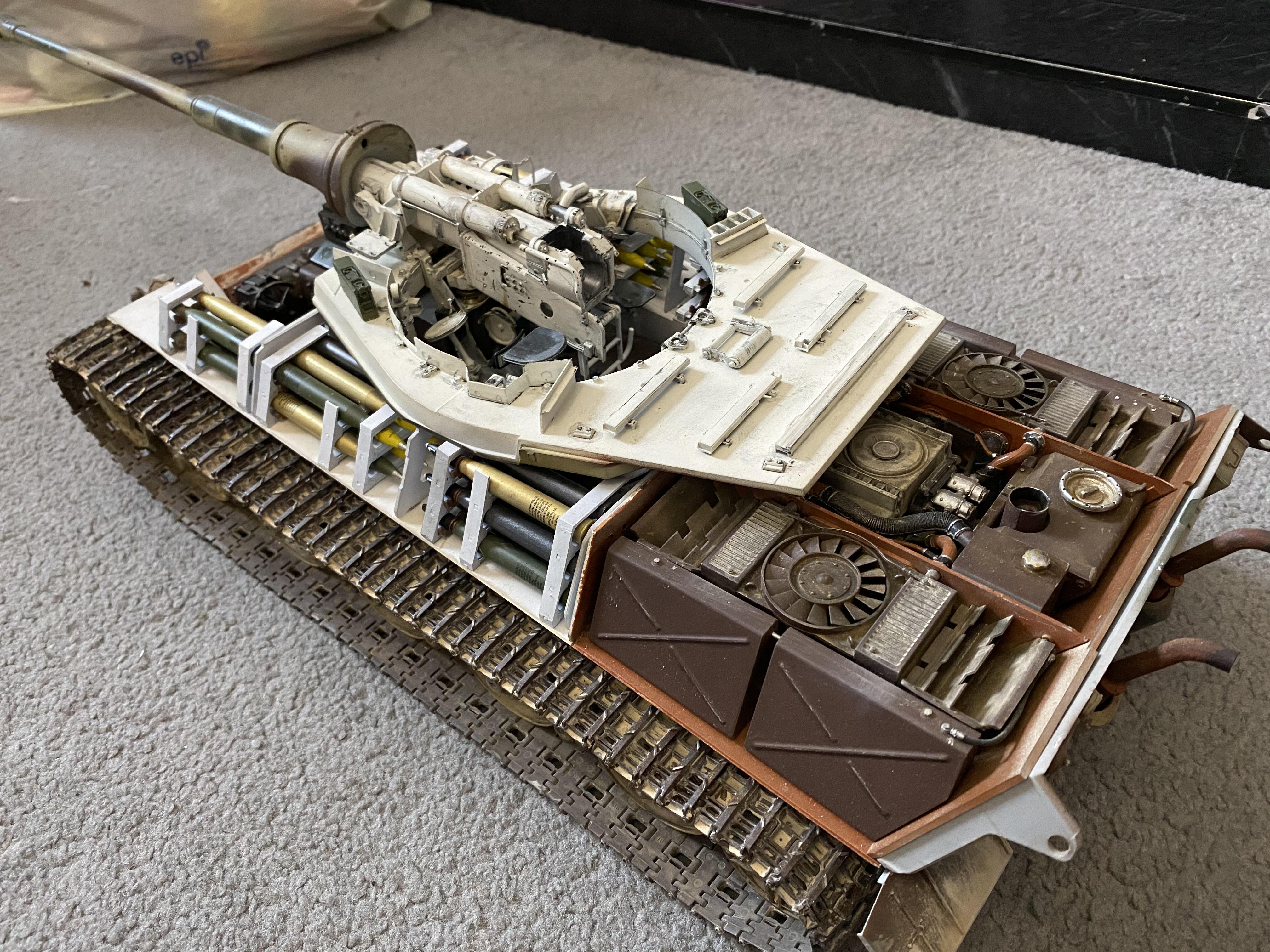 Shot of the internals from the 1/16 KT | Scrolller