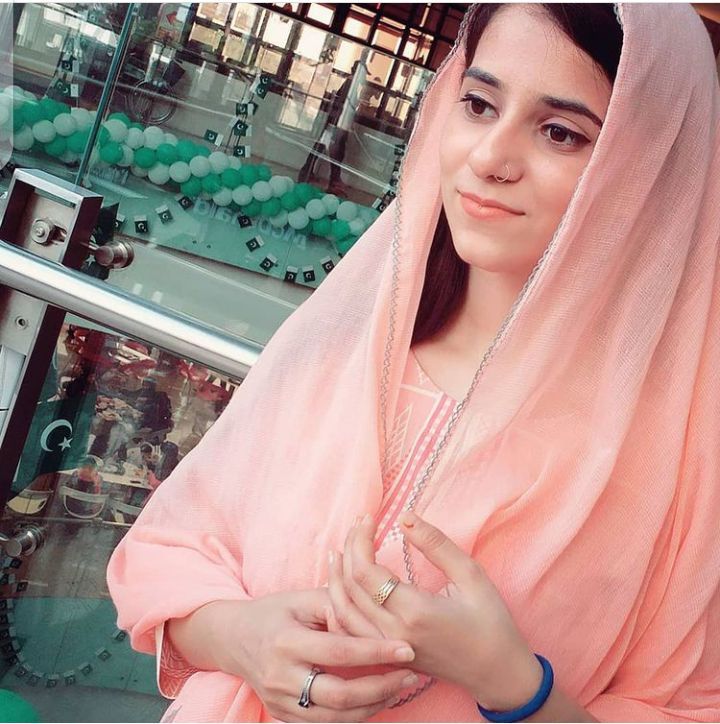 Show some love for my gf | Scrolller