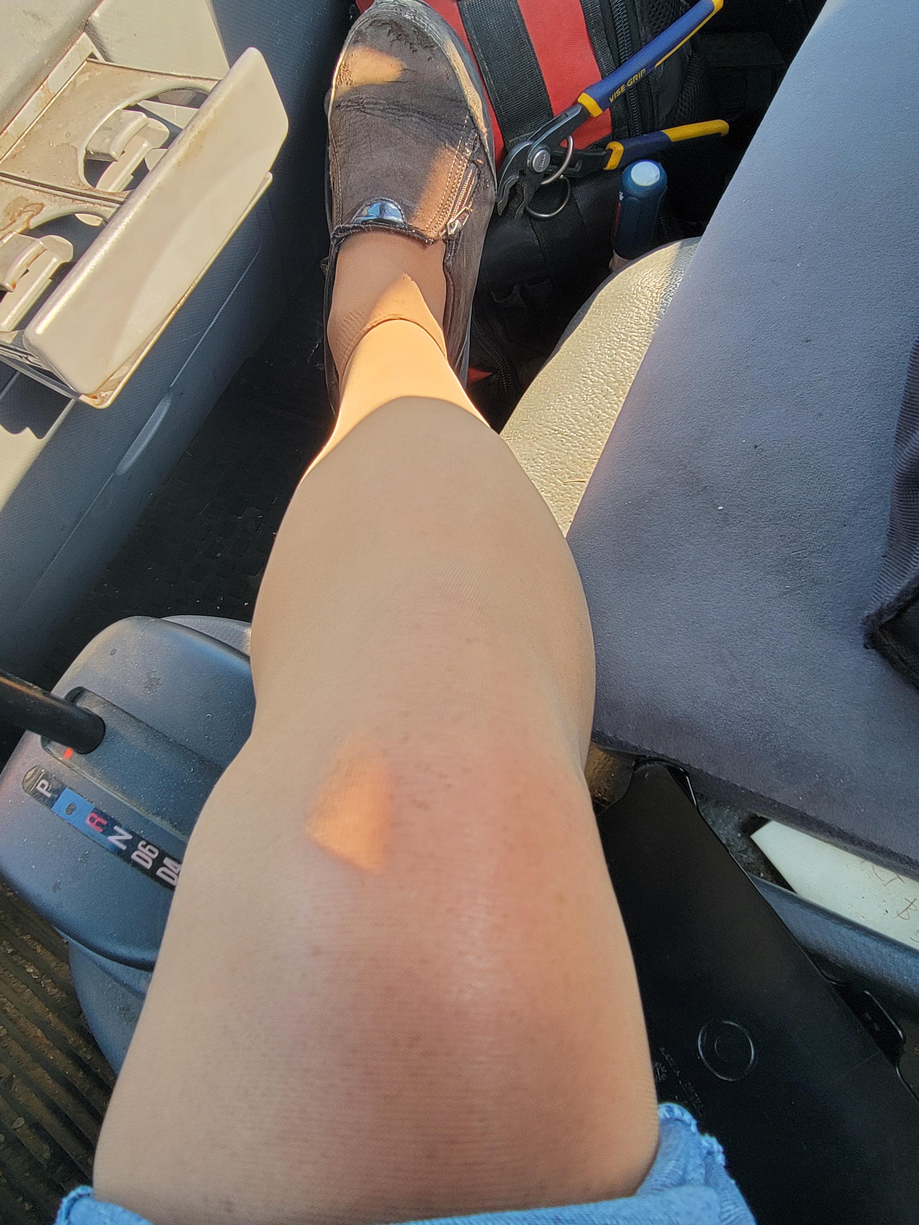 Showing a little leg. | Scrolller