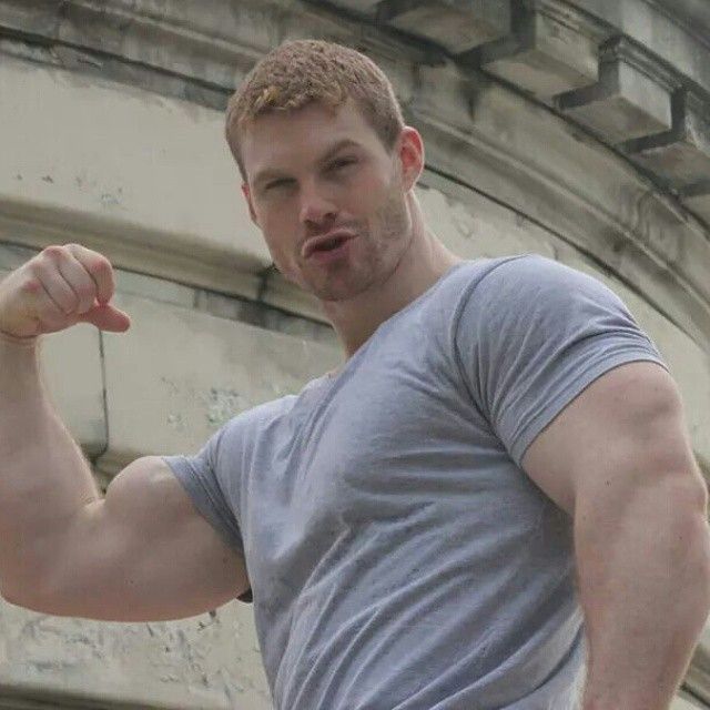 Showing off his bicep | Scrolller