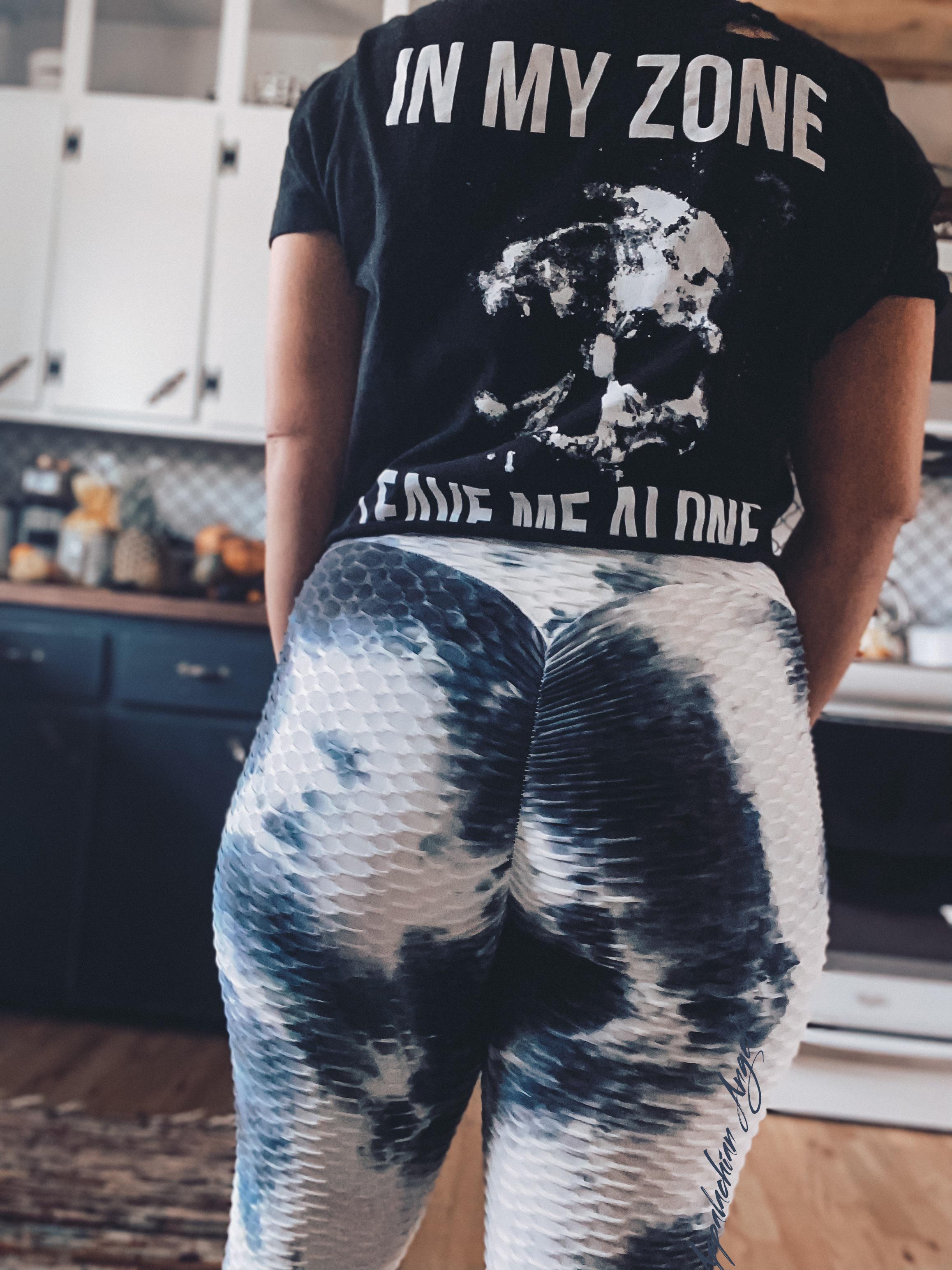 Showing off my new pants, like em? OC | Scrolller