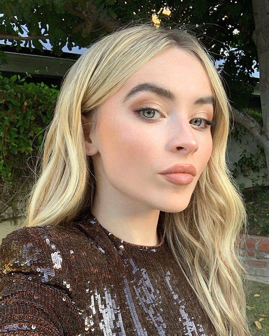 Showing off the jawline | Scrolller