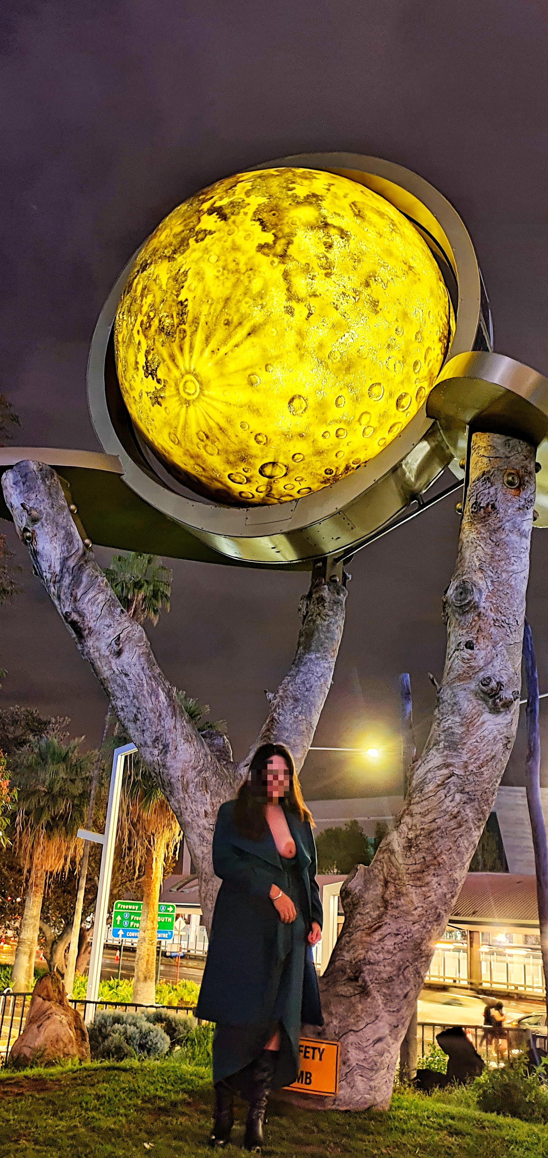 Showing some skin under the Perth moon. | Scrolller