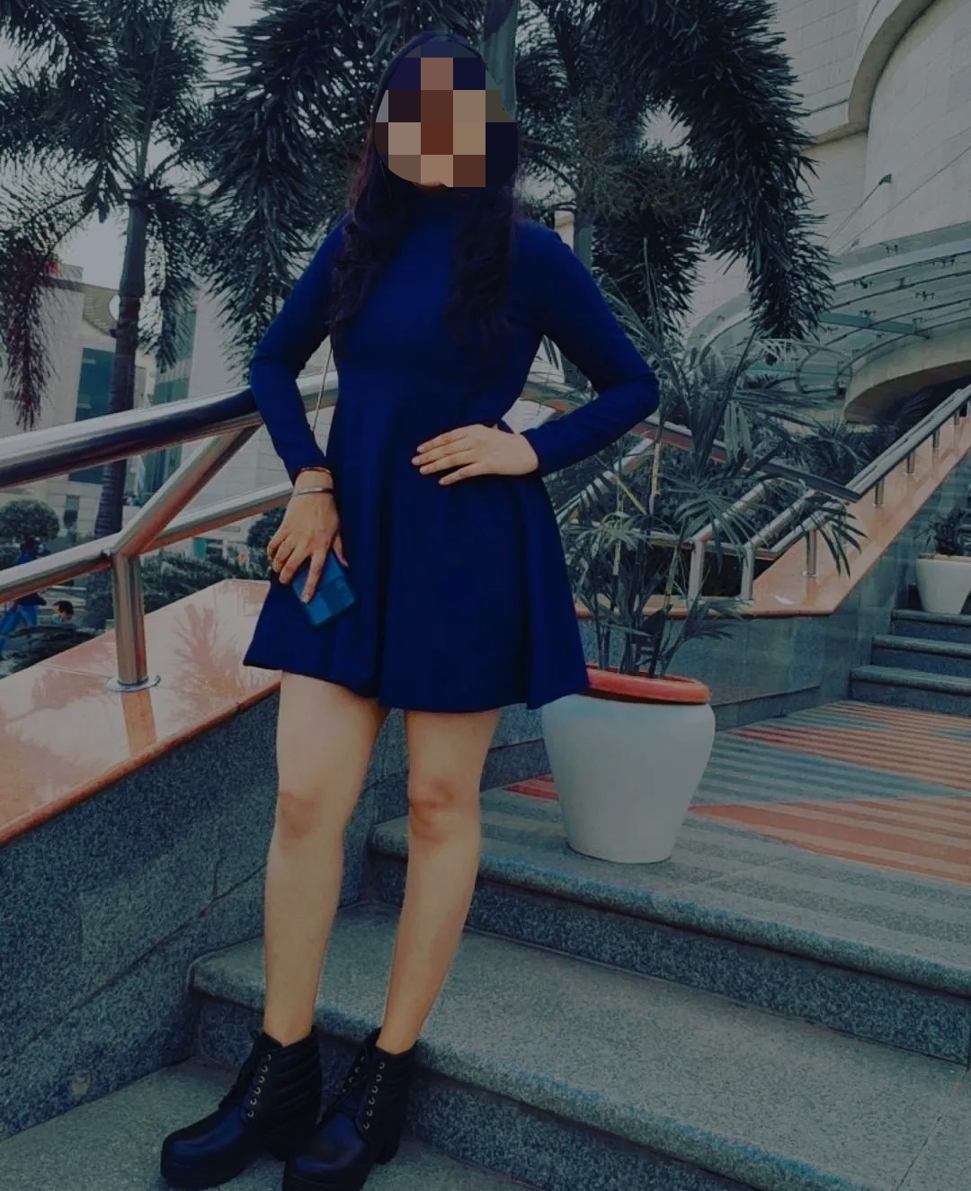 Showing Thighs Scrolller