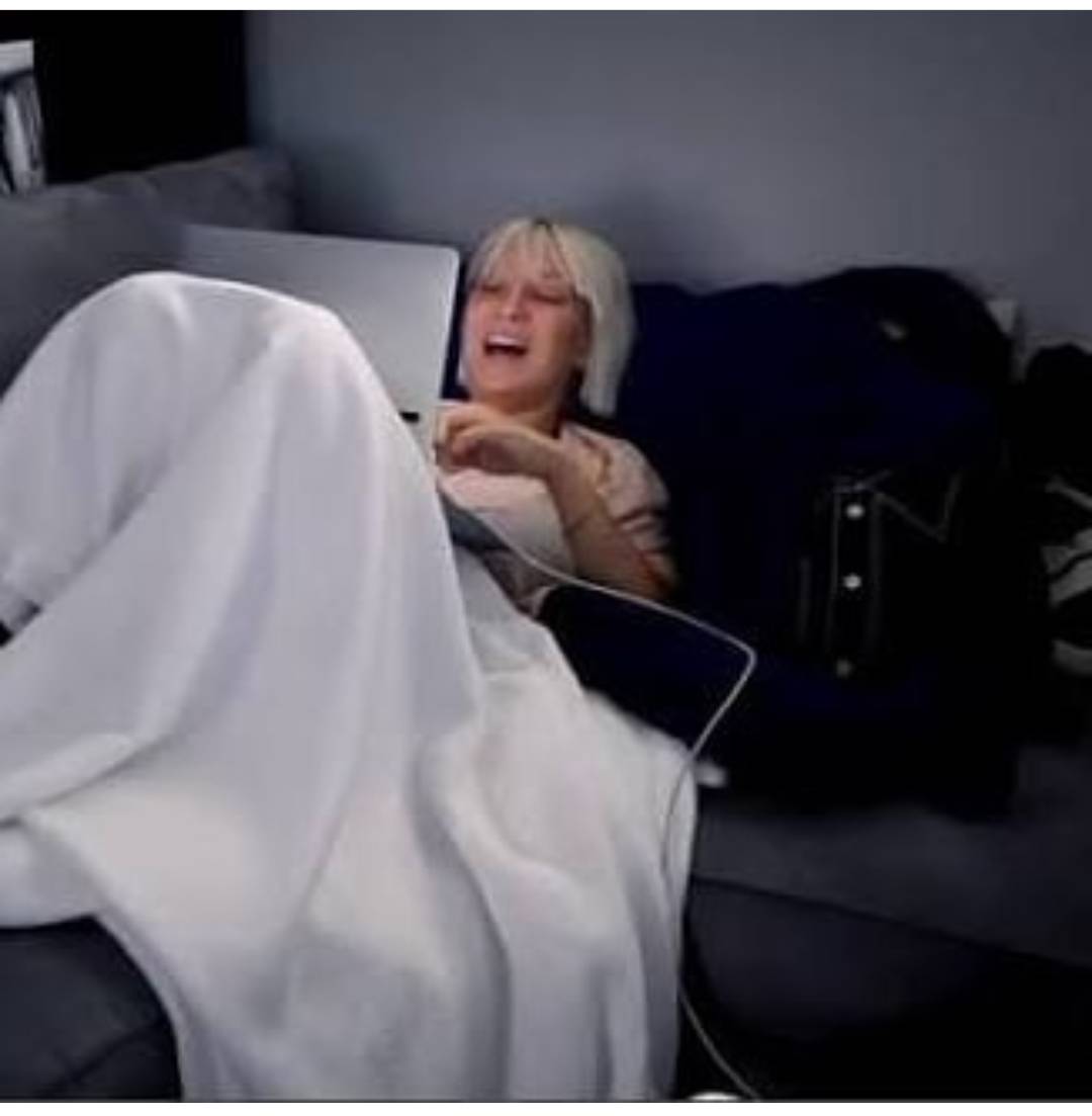 Sia wishes you all a good night's sleep | Scrolller