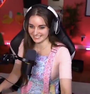 Side boob | Scrolller