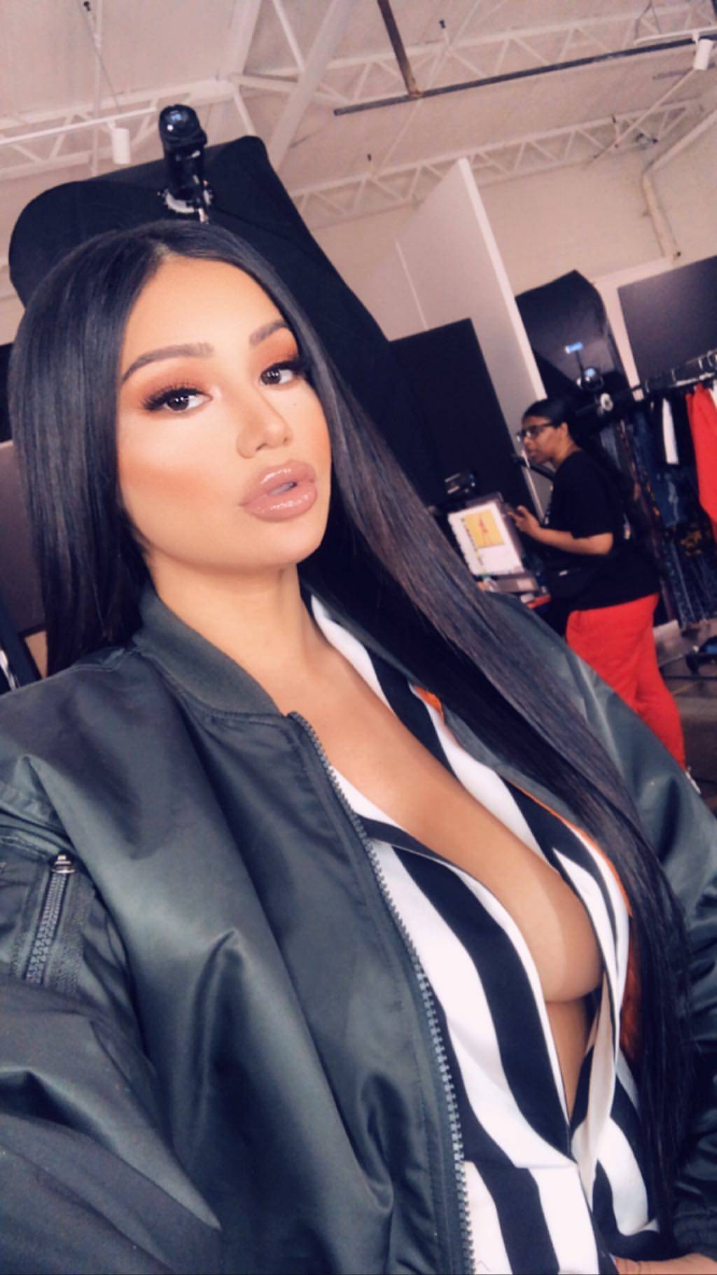 side boob selfie | Scrolller