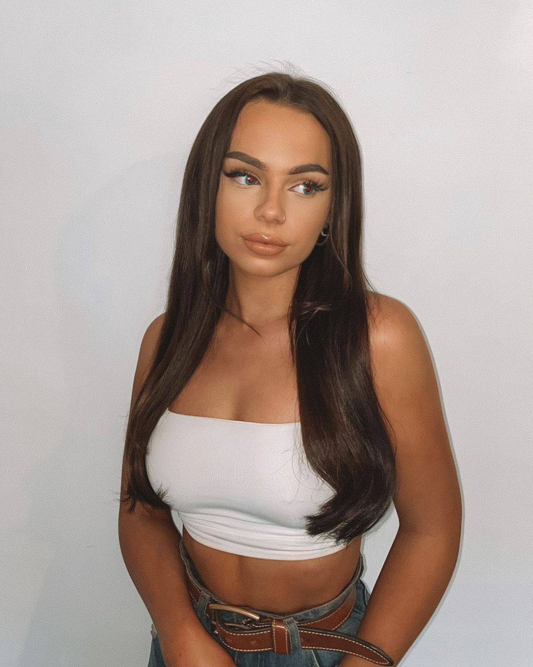 Side eye | Scrolller