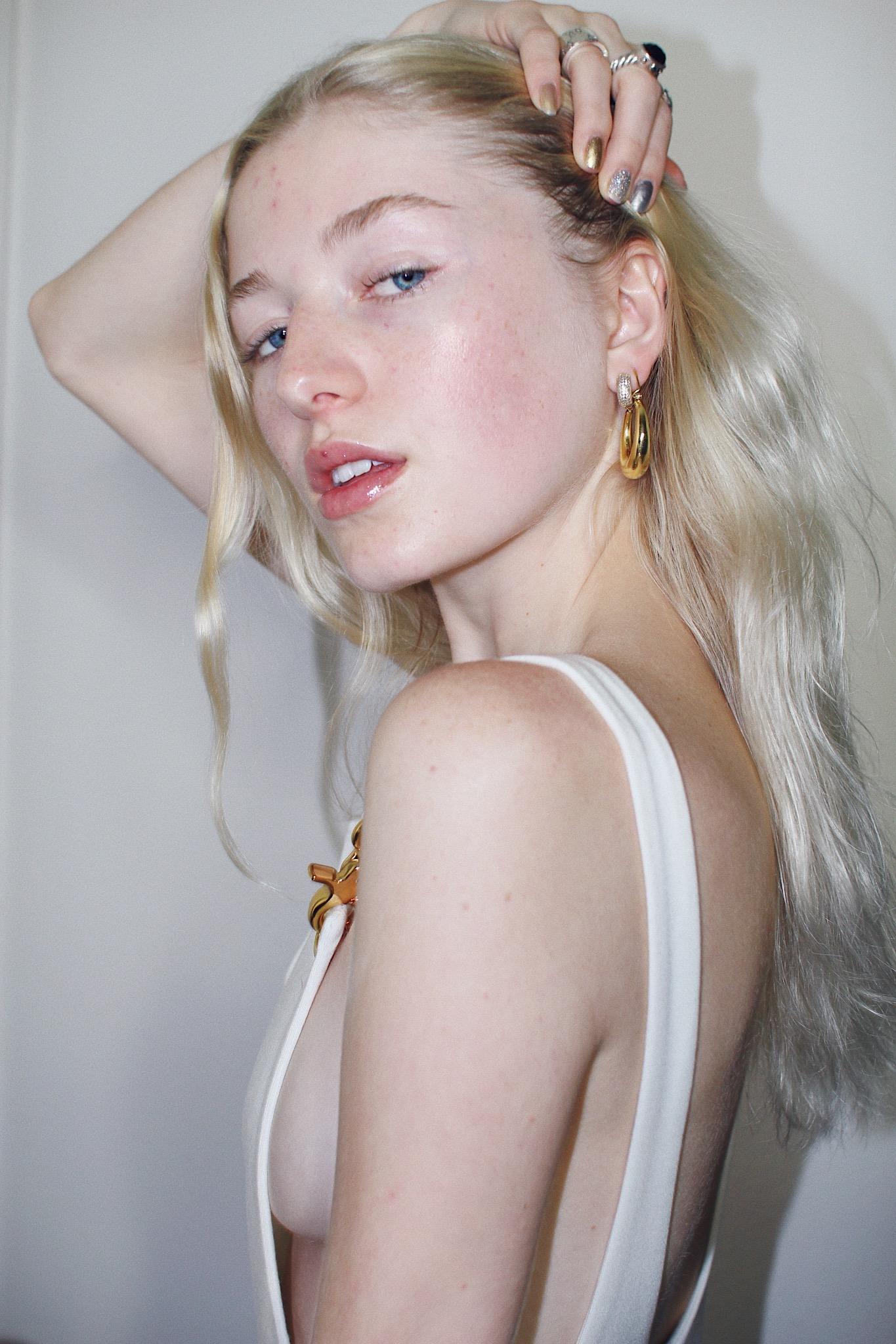 Sideboob | Scrolller