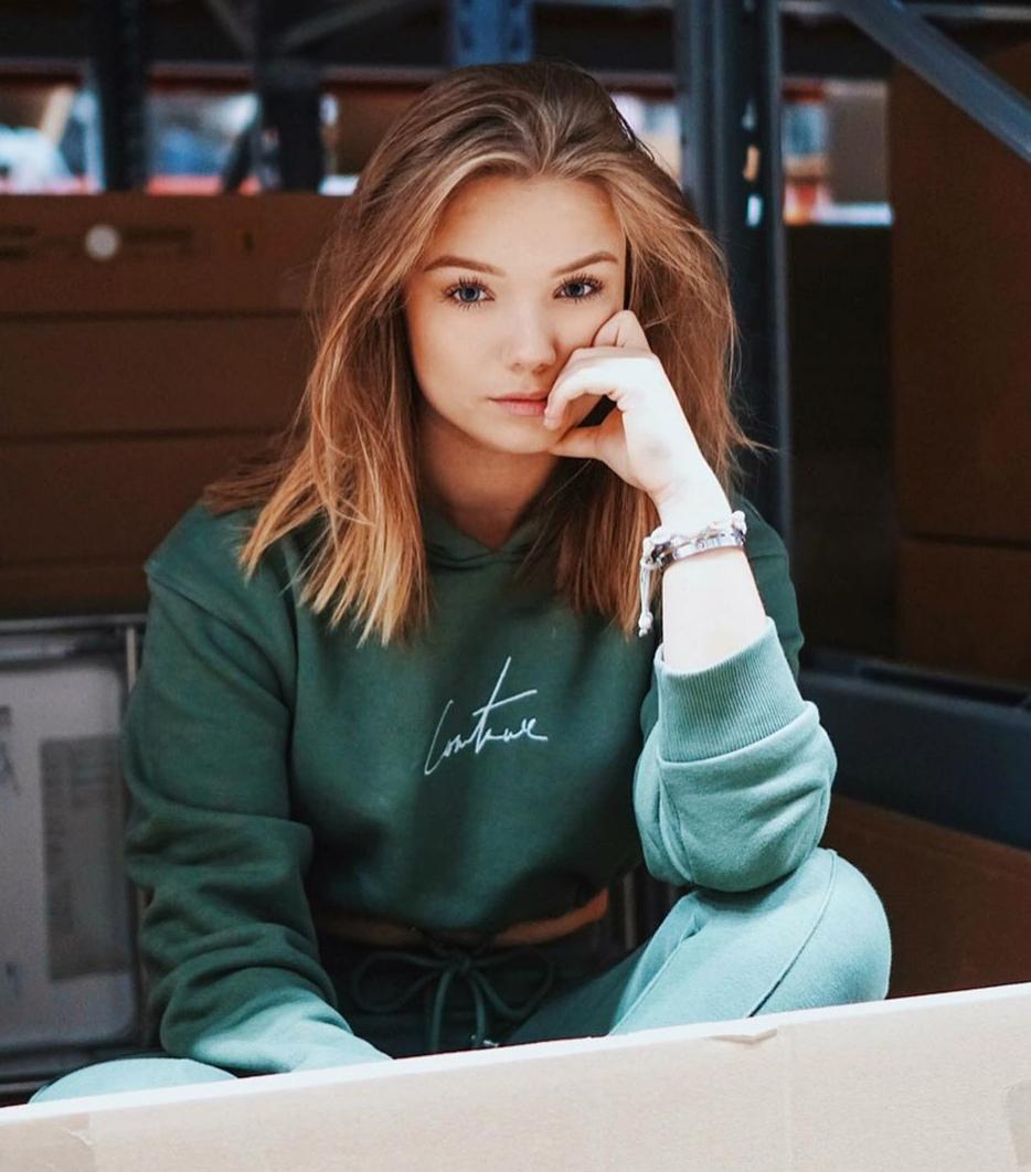 Sie ist so heiß💦 | Scrolller