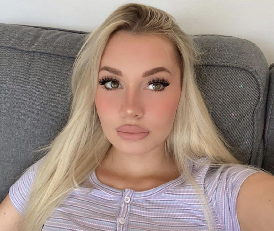 Sie will doch, dass man ihr ins Gesicht spritzt | Scrolller