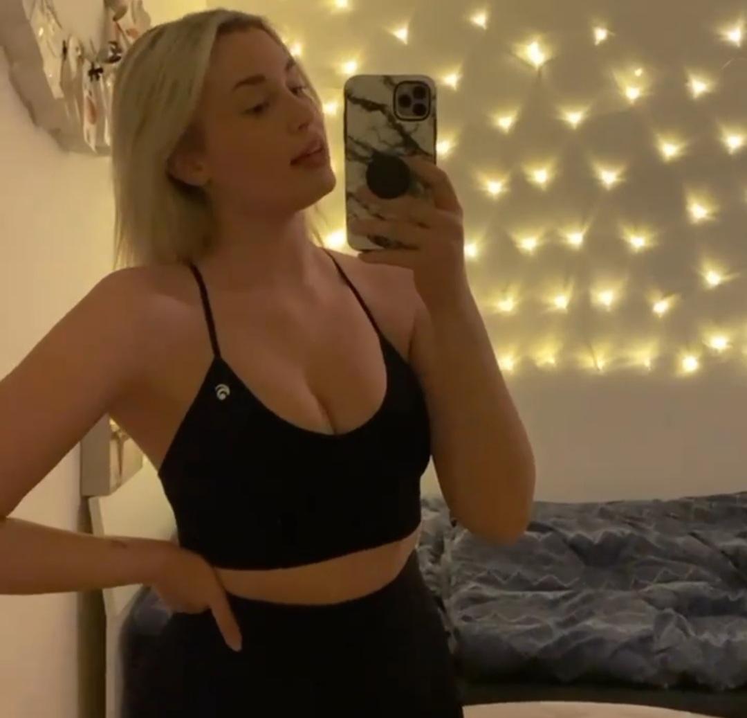 Sie will uns doch ihre 🍒 zeigen | Scrolller