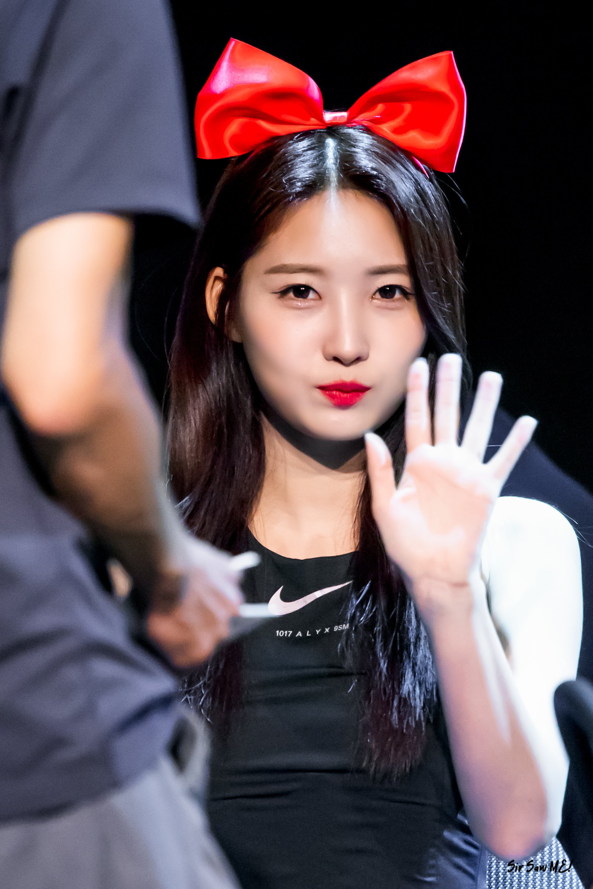 Sihyeon's Big Red Bow | Scrolller
