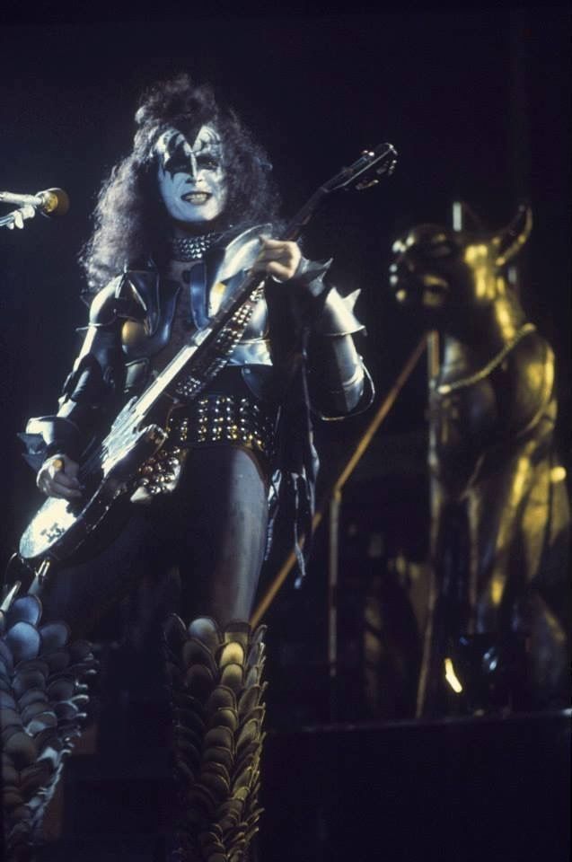 Simmons 76 | Scrolller