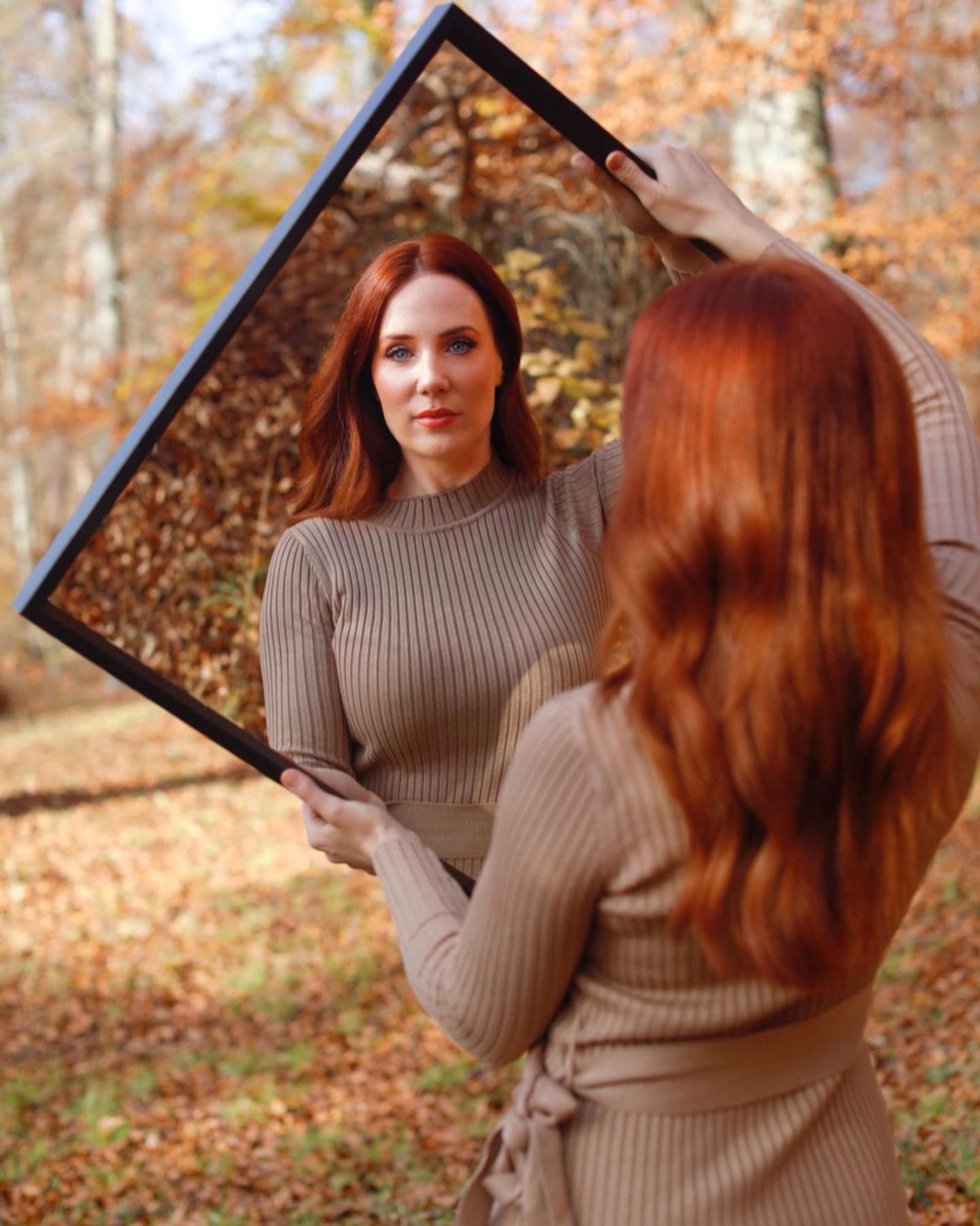 Simone Simons | Scrolller