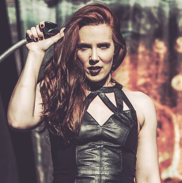 Simone Simons | Scrolller