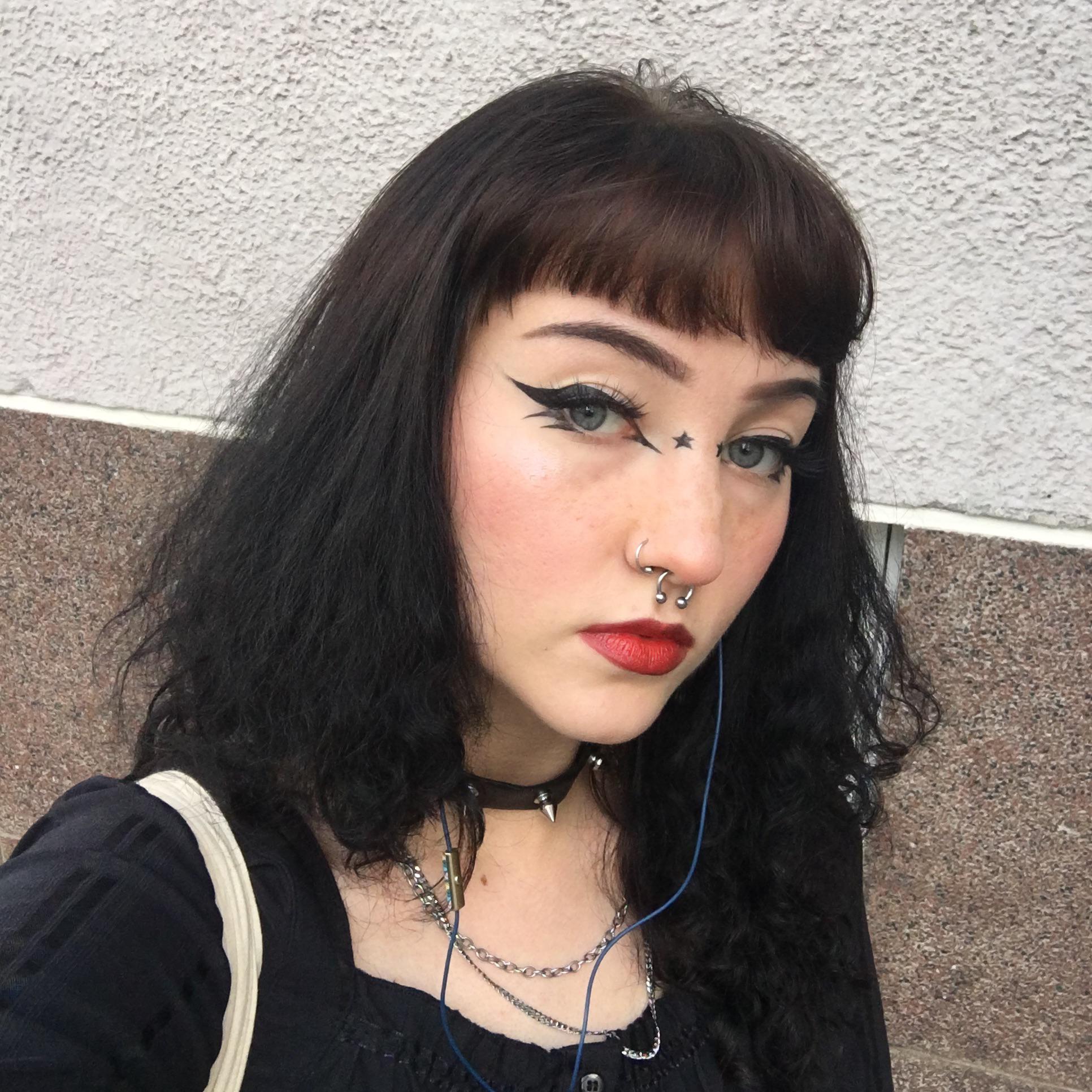 I have my choker on, always | Scrolller