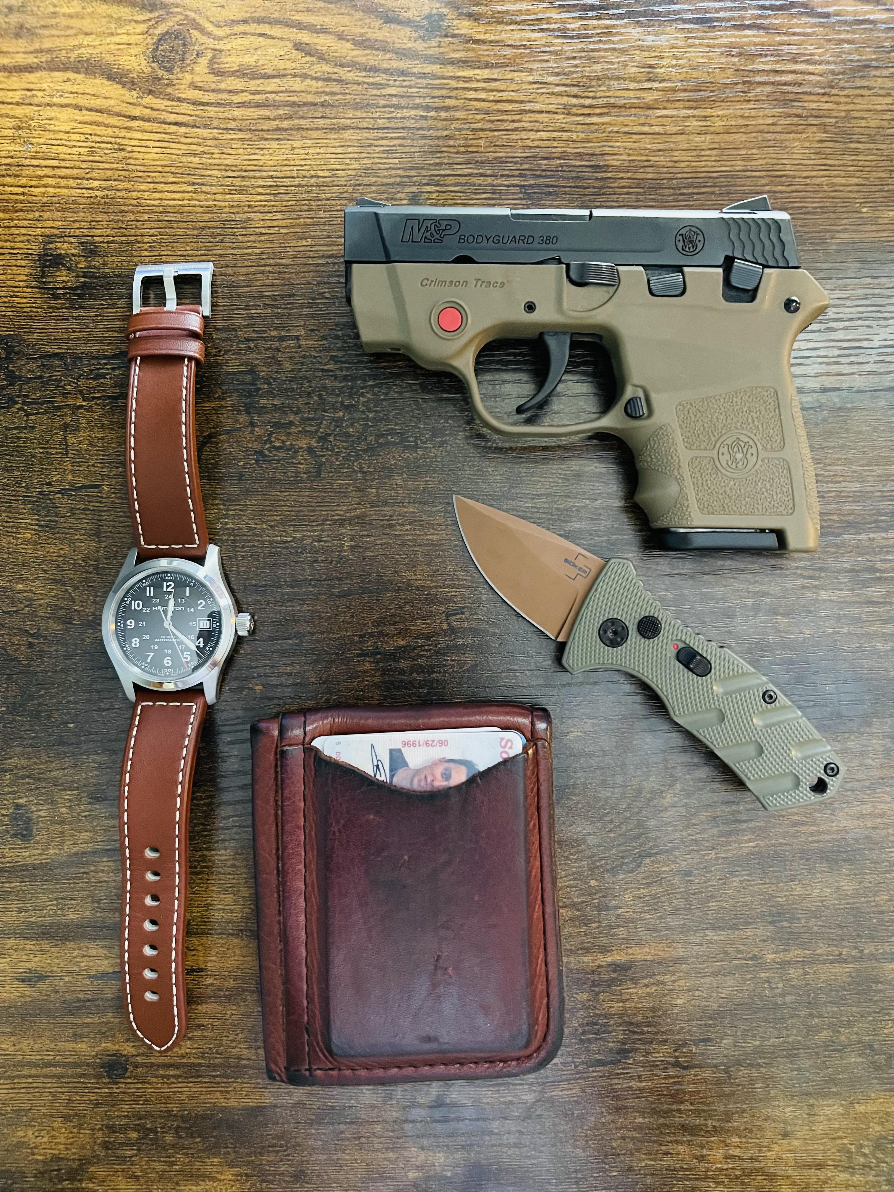 Simple EDC | Scrolller