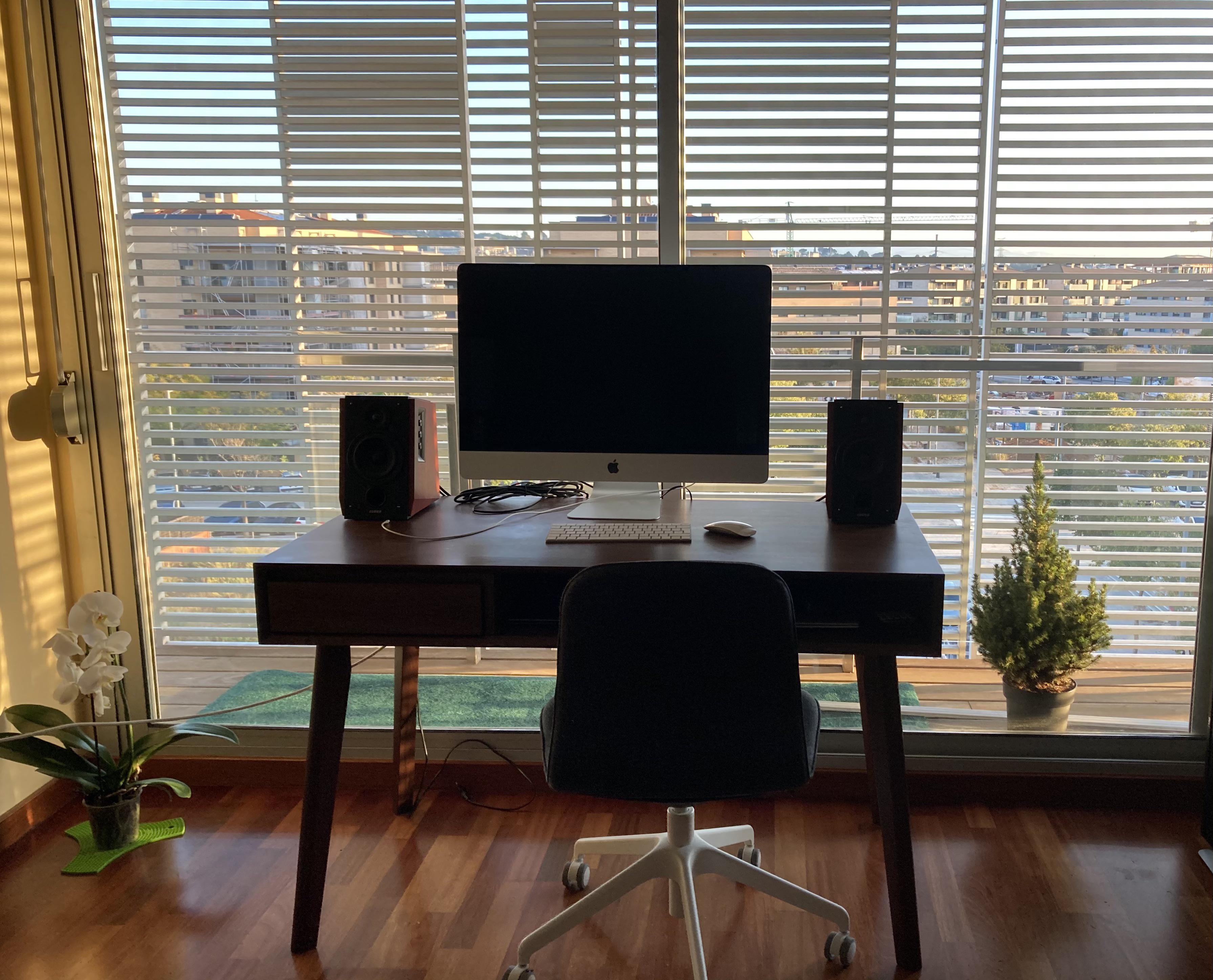 Simple office space in the suburbs of Barcelona. | Scrolller