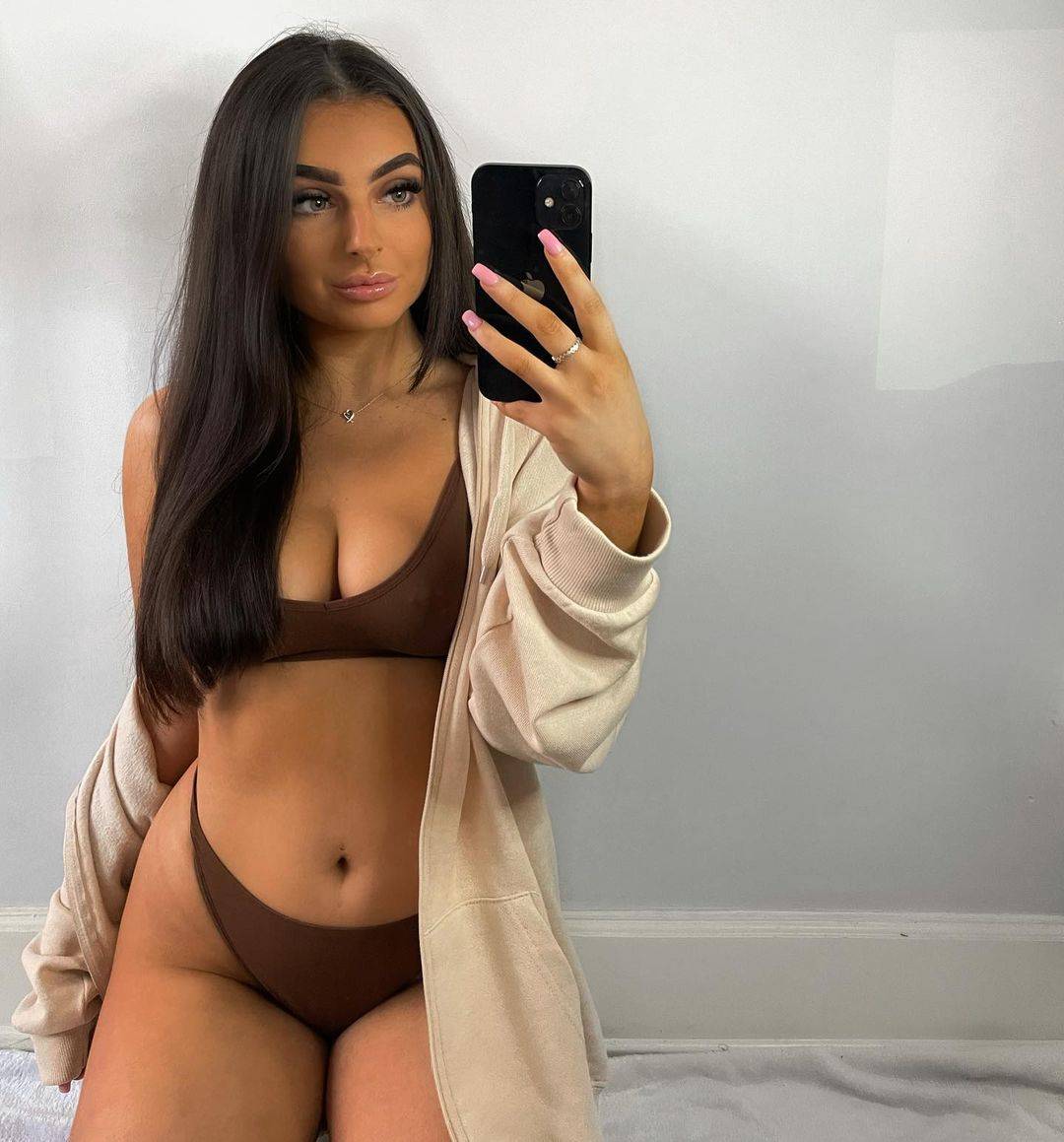 Simple selfie | Scrolller