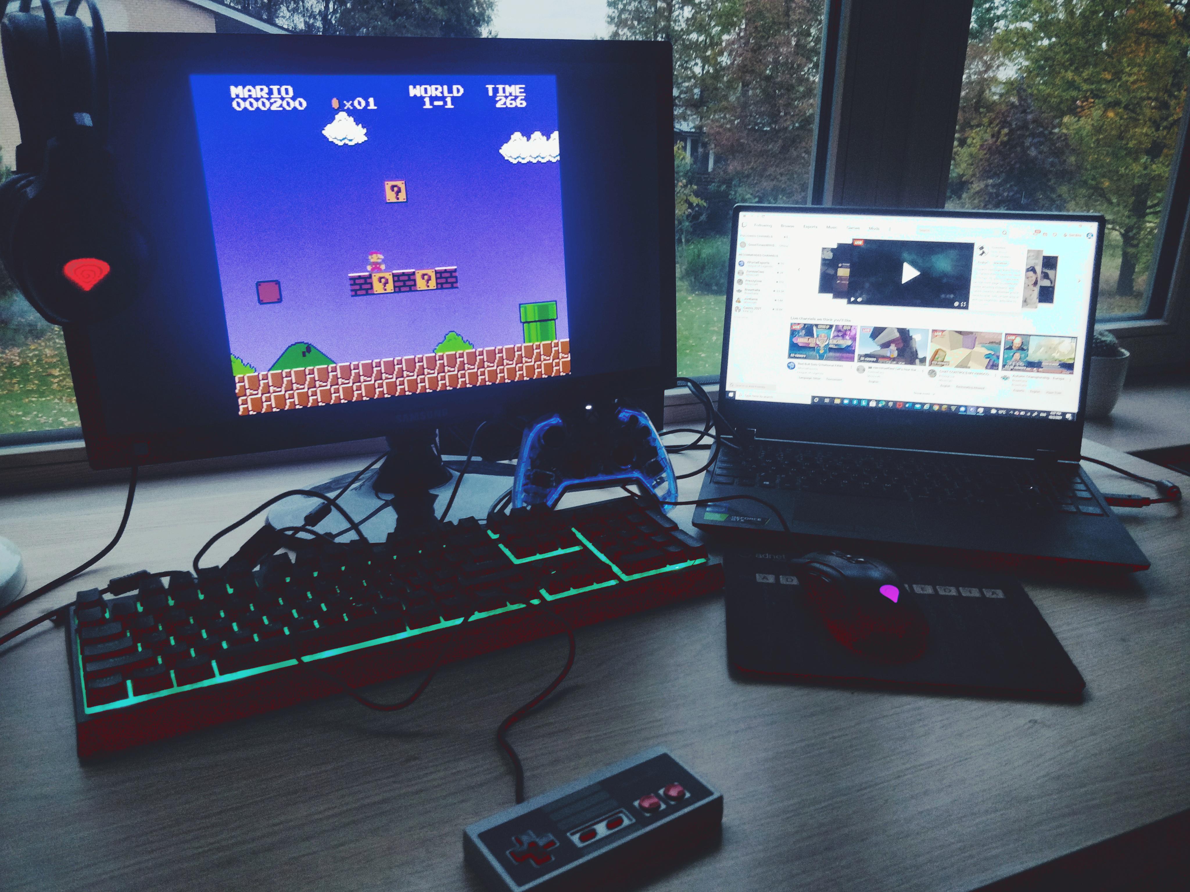 Simple setup for gaming and studying... | Scrolller