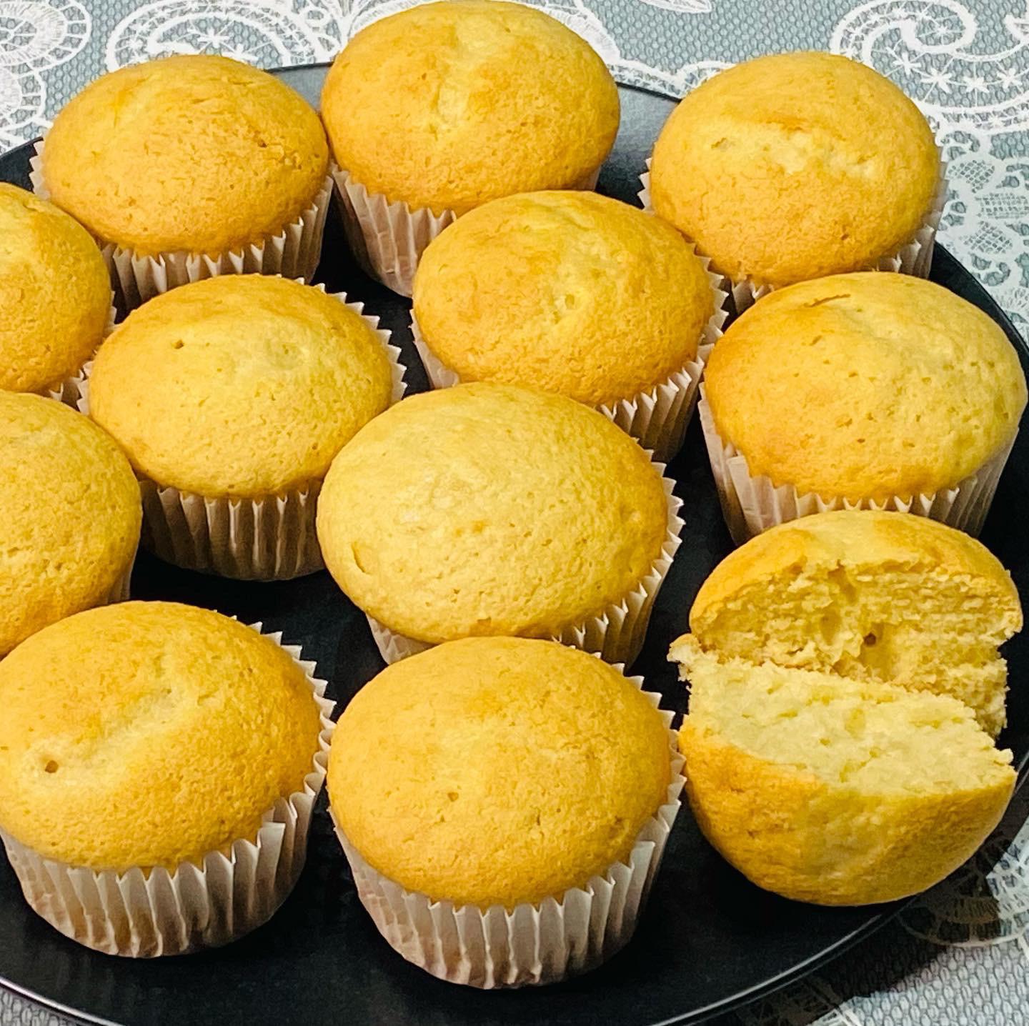 Simple Vanilla Cupcakes | Scrolller