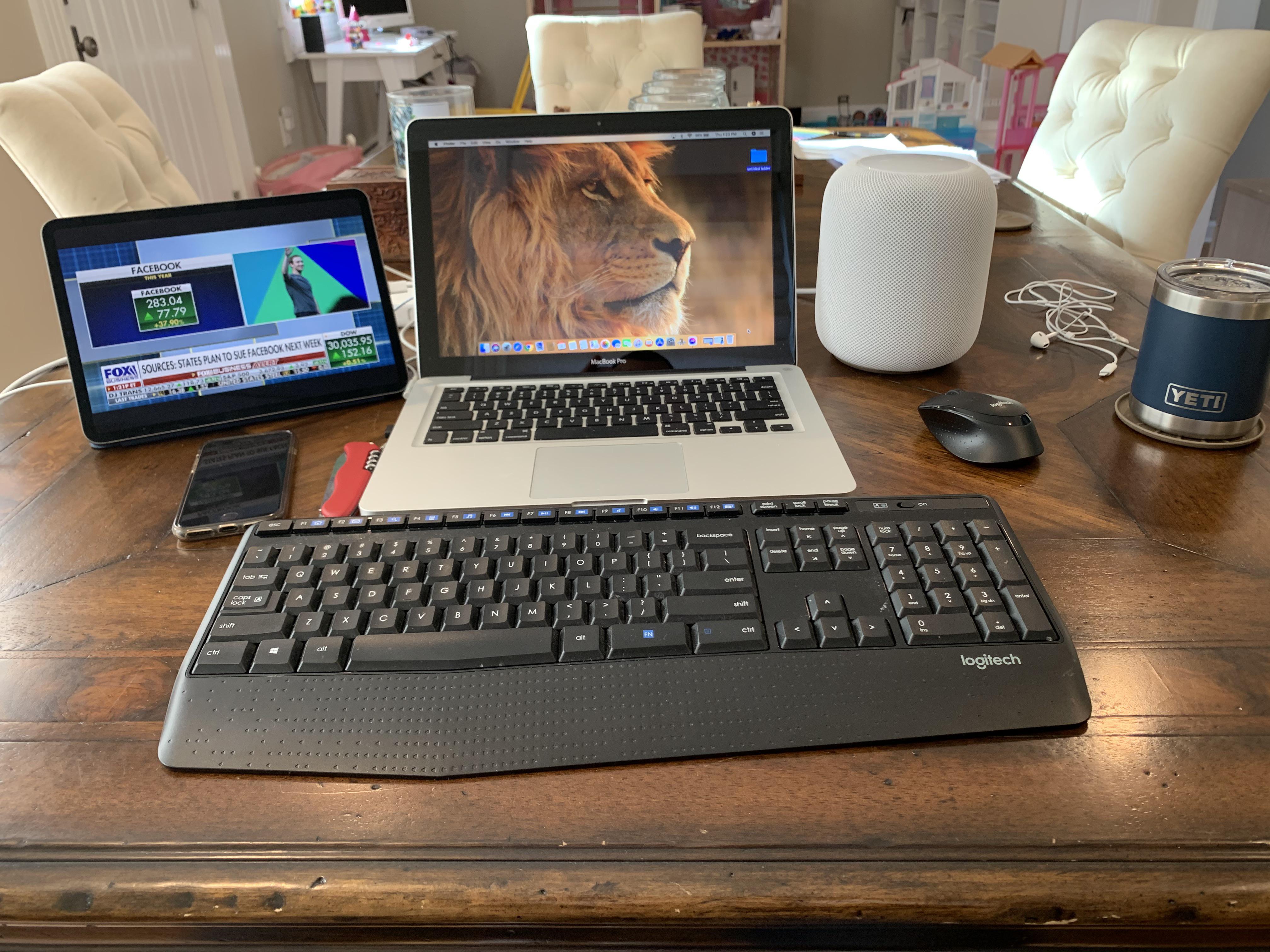 Simple workstation gets the job done | Scrolller