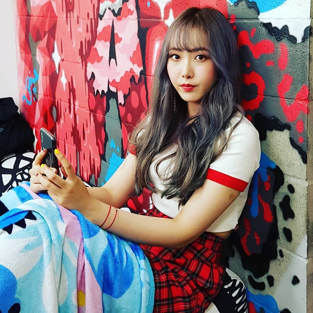 SinB | Scrolller