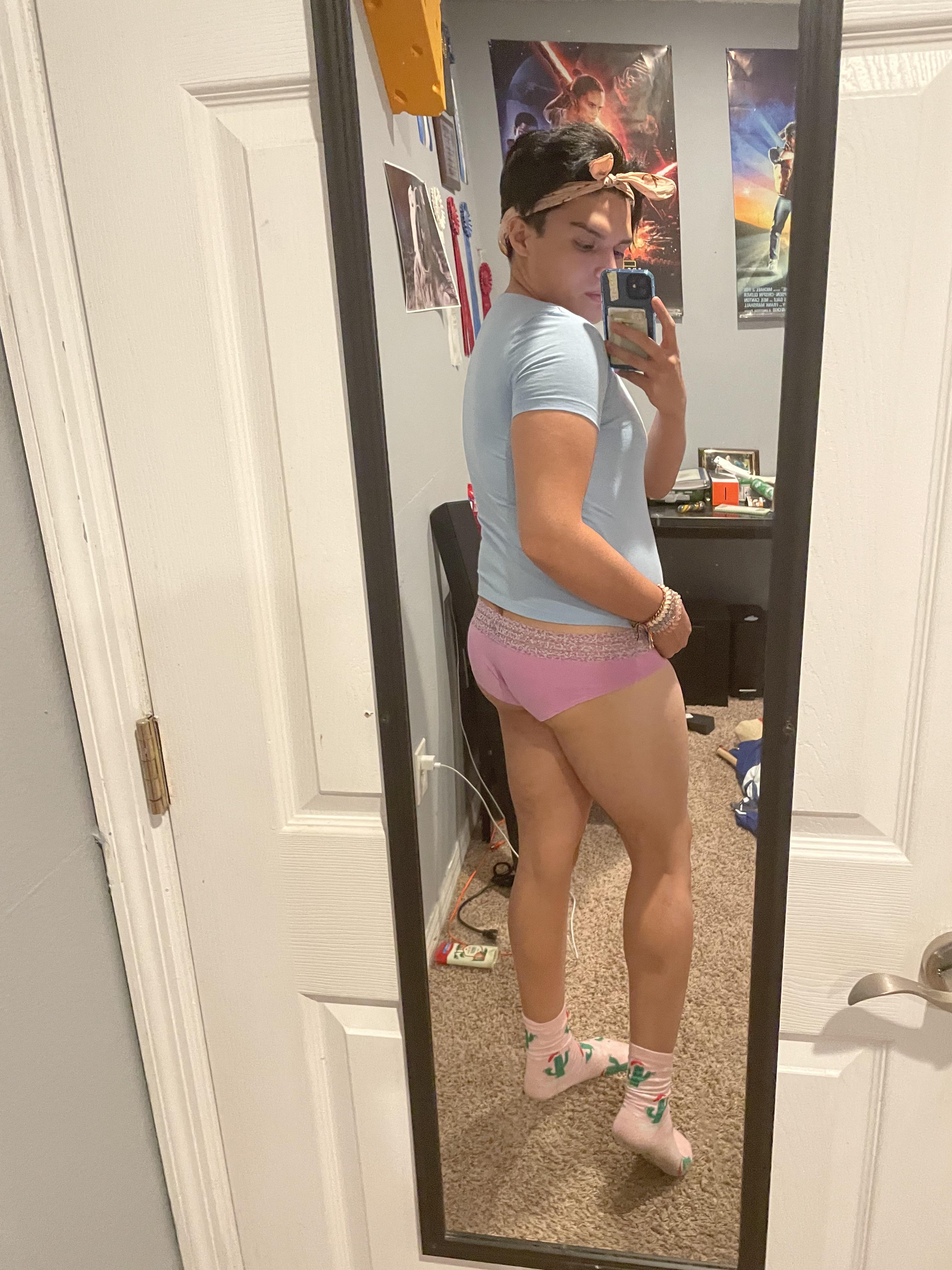 Sissy here ! | Scrolller