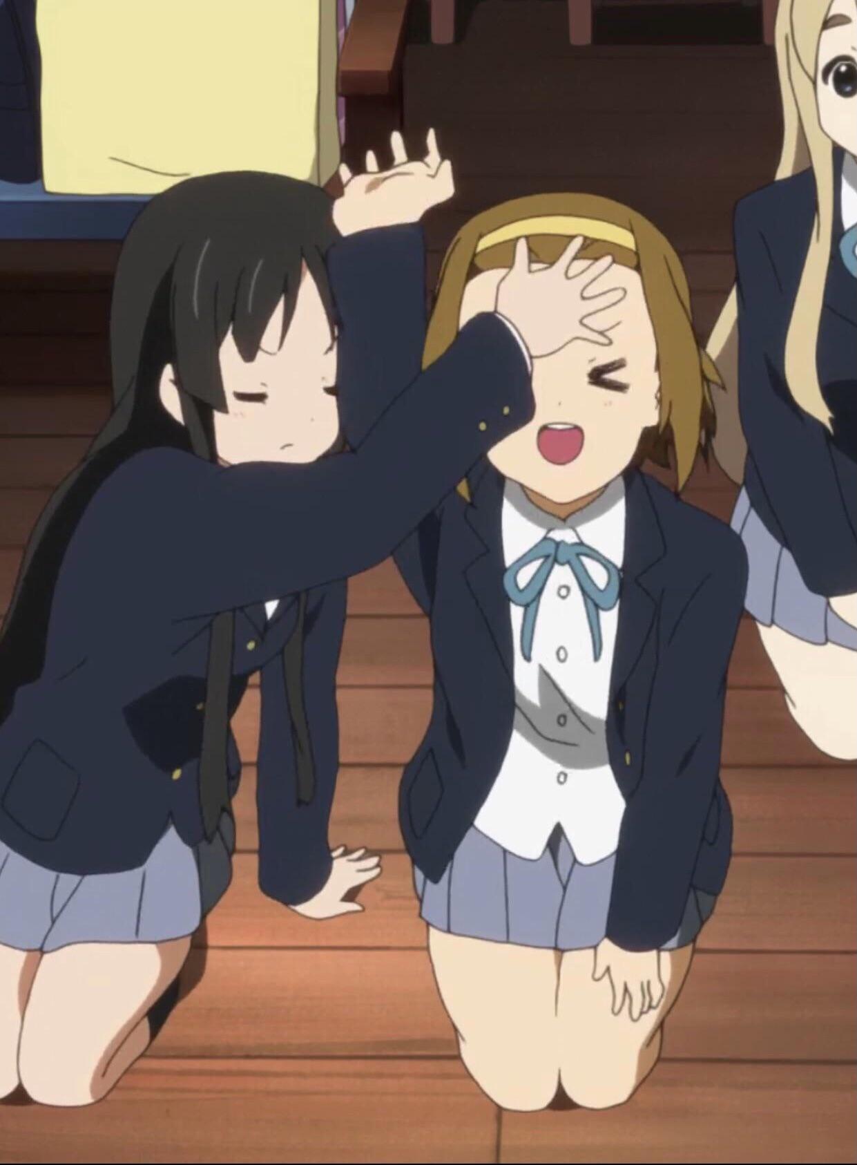 Slap of silence | Scrolller