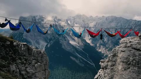 Sleeping on edge | Scrolller