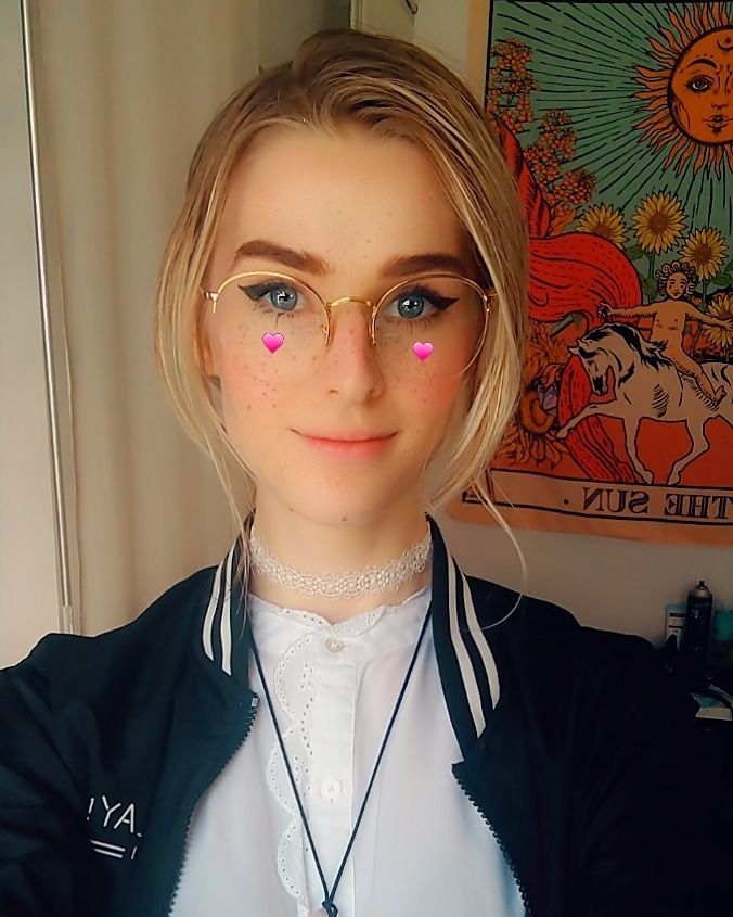 sleepy egirl | Scrolller