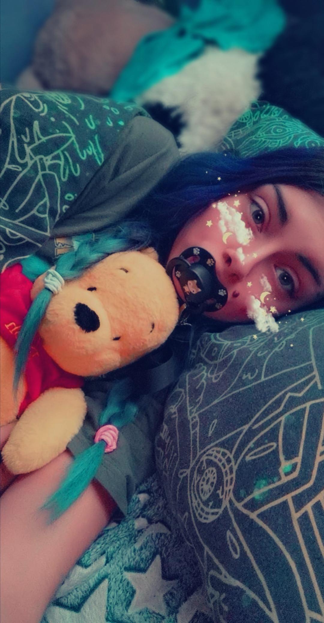 Sleepy Selfie 📷. I had nightmares, send cuddles please! ⛅ | Scrolller