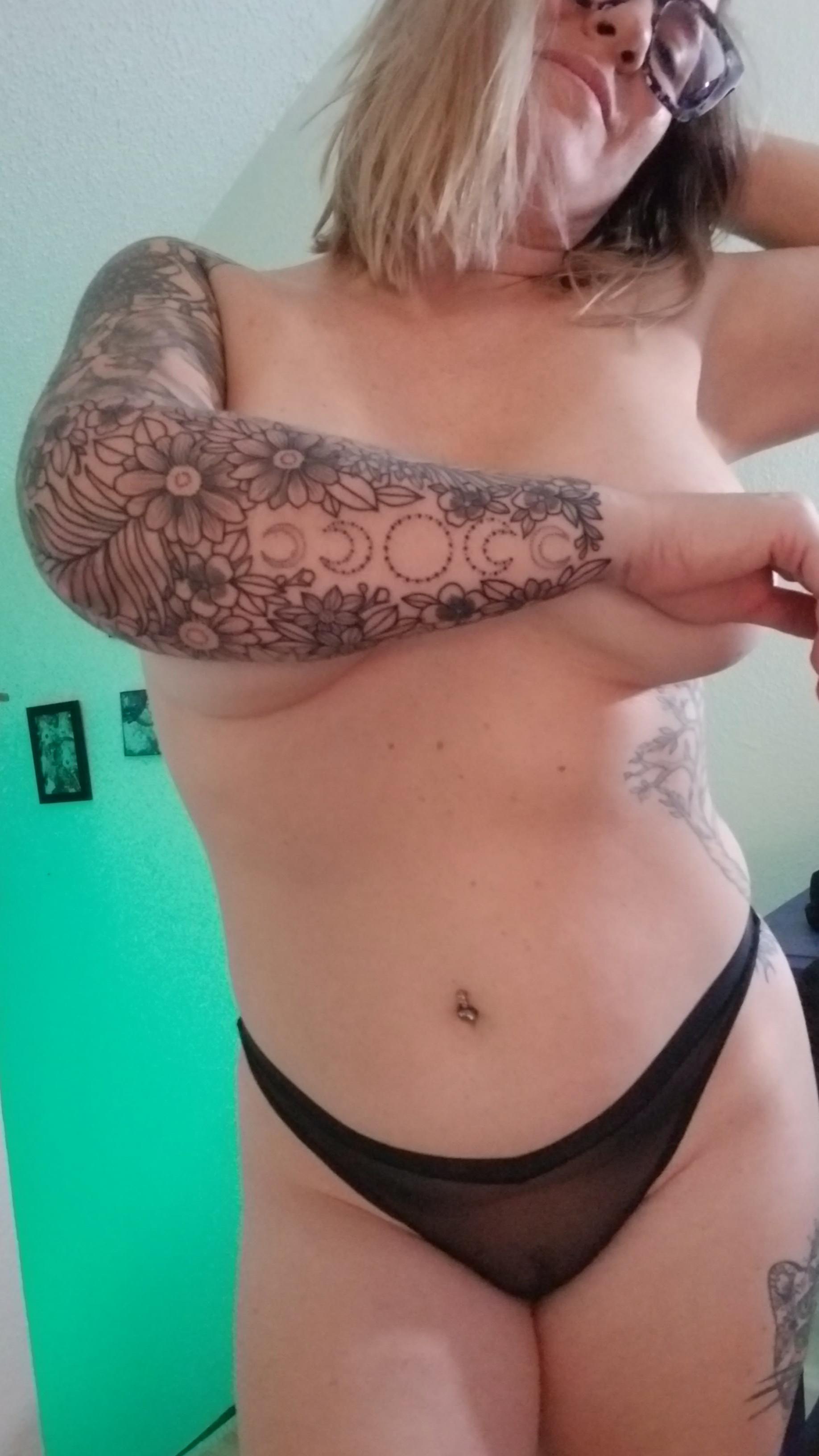 Sleeve outline finished, cum see my other ink. 🎉 HNY!!! ️ | Scrolller