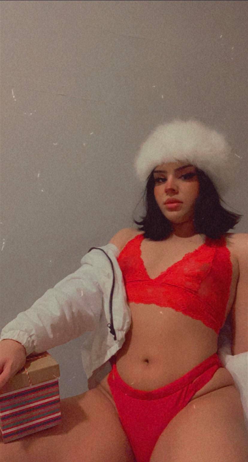 Slide them over and watch me squirm 👉🏼👈🏼 | Scrolller