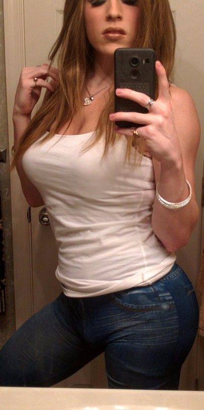 slight jeans bulge | Scrolller