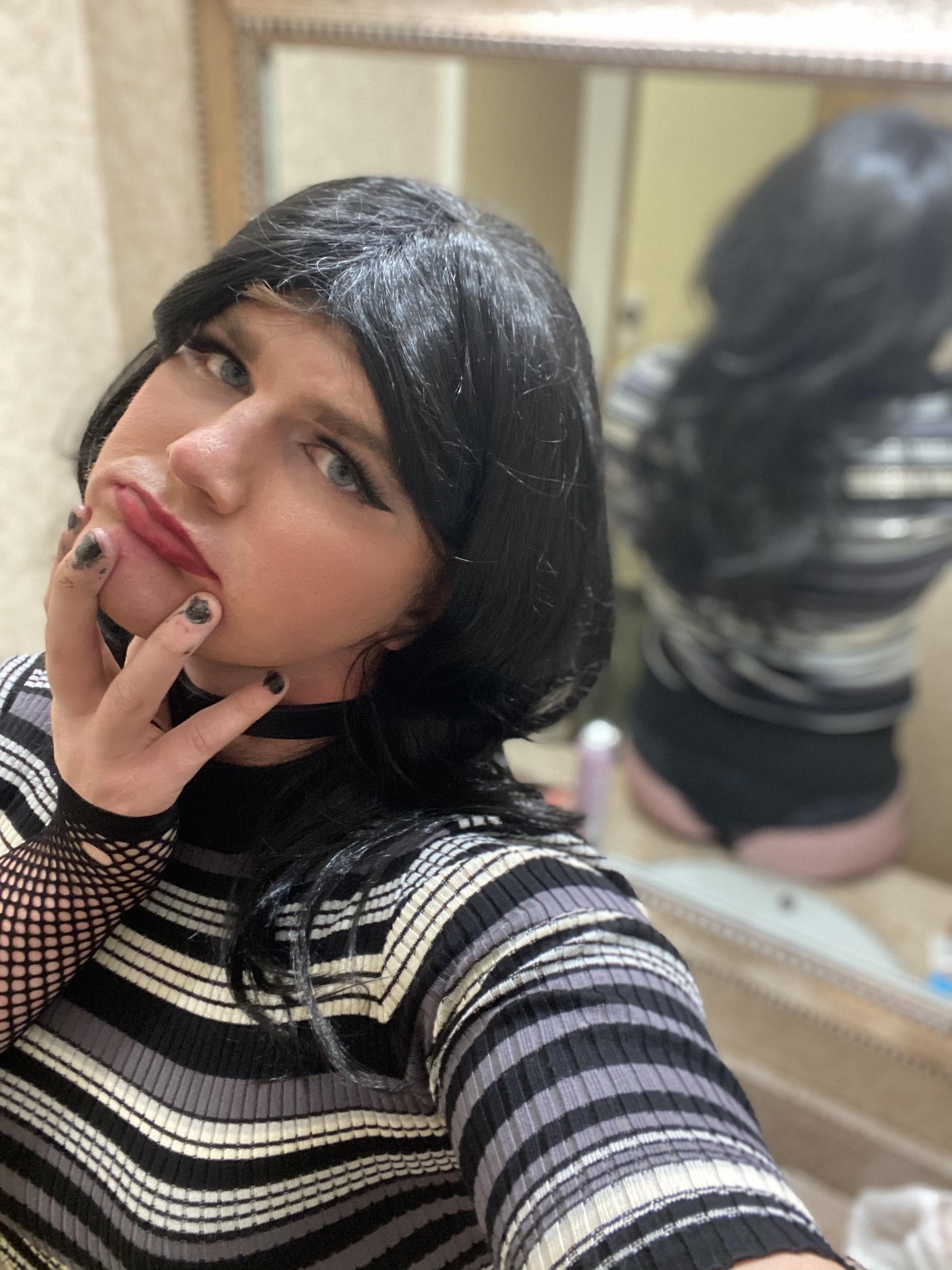 Sloppy makeup😉 | Scrolller