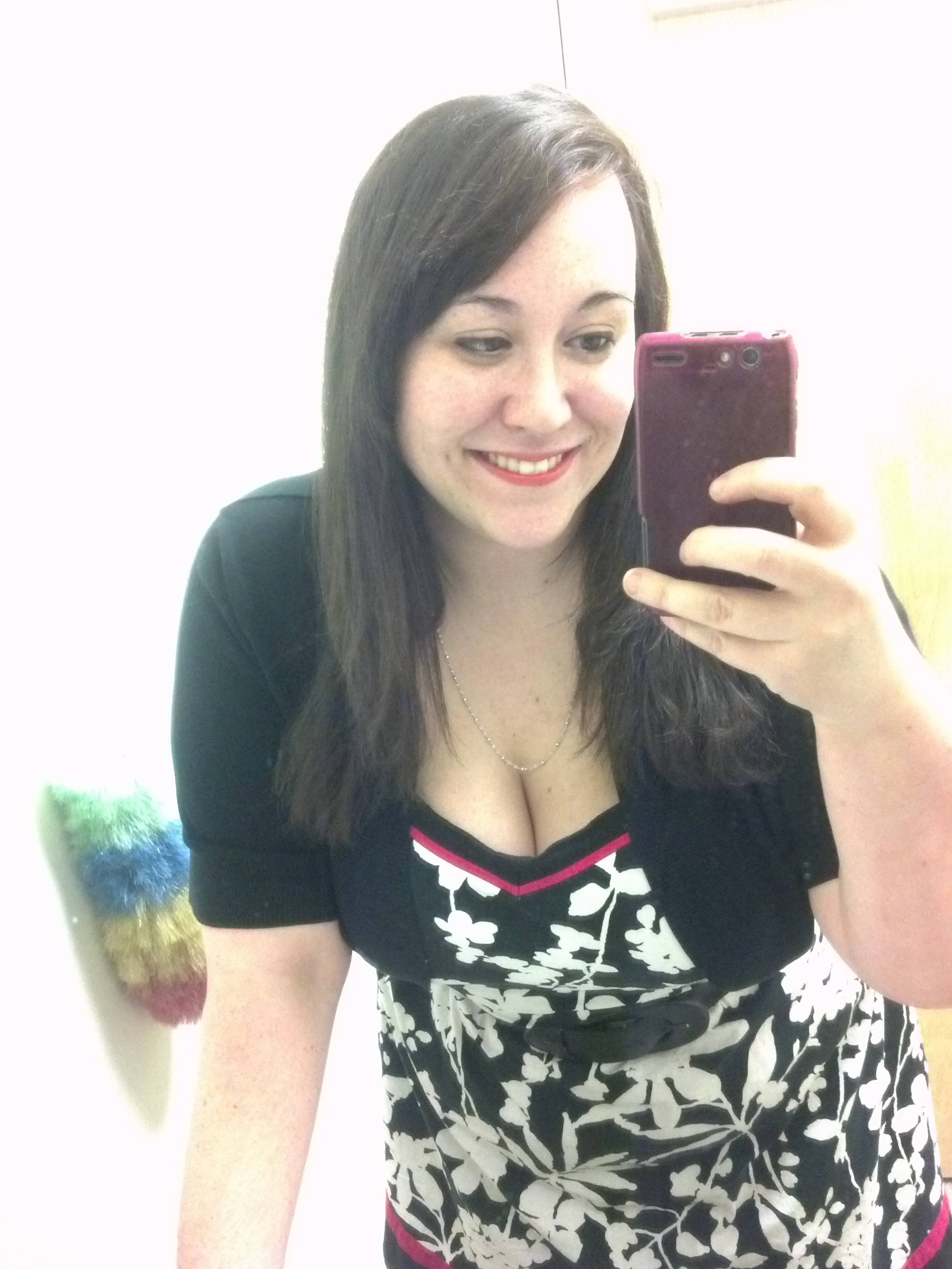 Slow day at work [f] | Scrolller