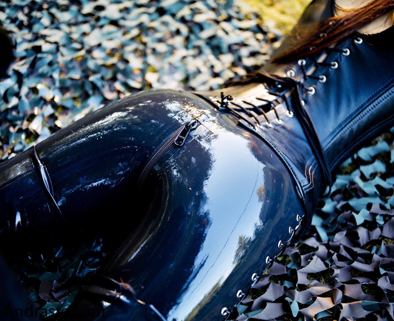 Slowly pull the zip | Scrolller