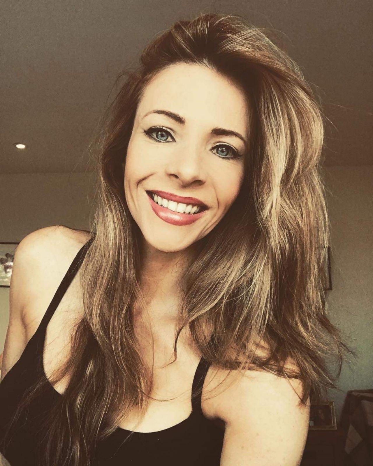 Slutty art teacher. Thoughts? | Scrolller