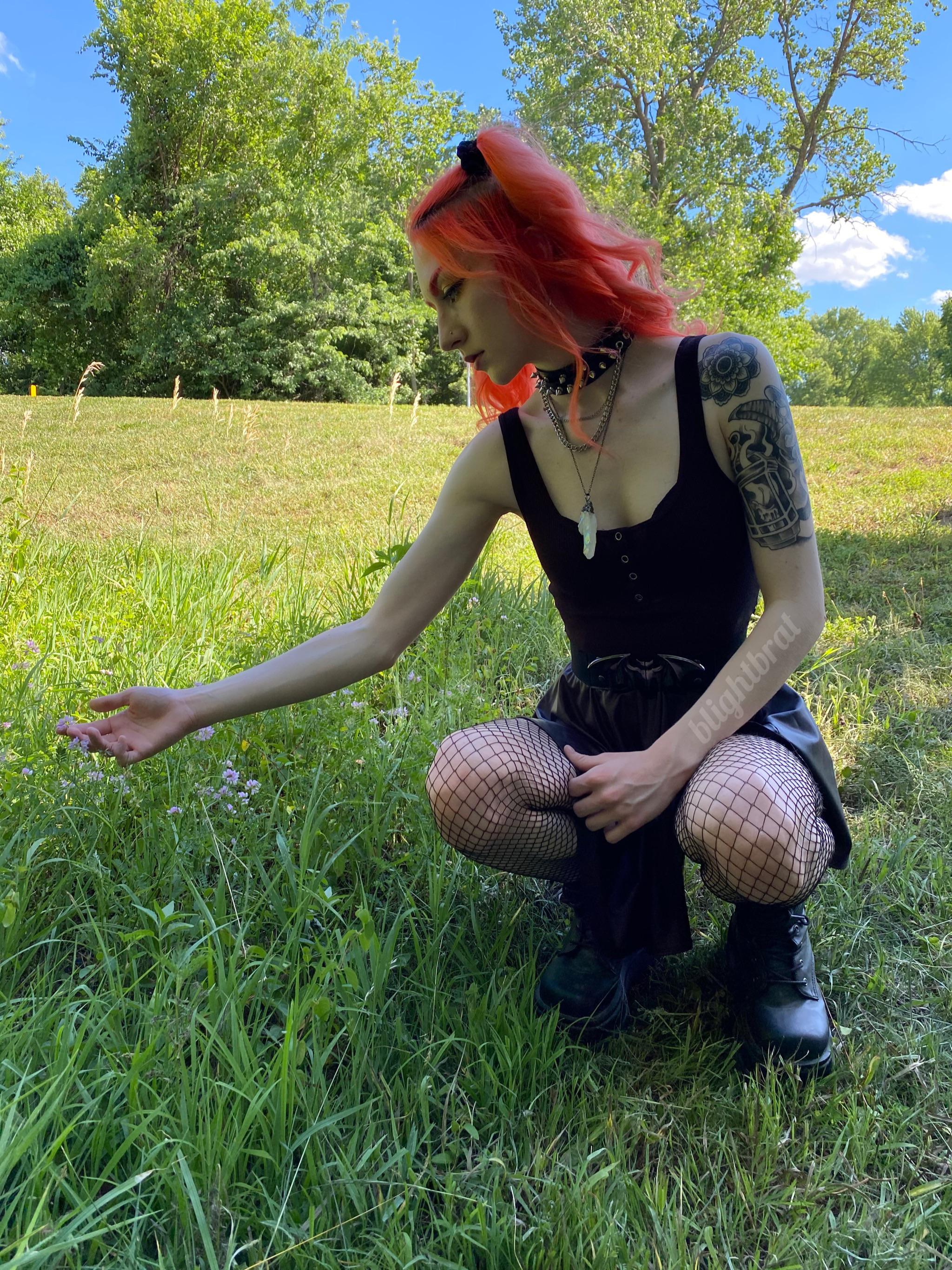 slutty lil goth girl 😋 | Scrolller