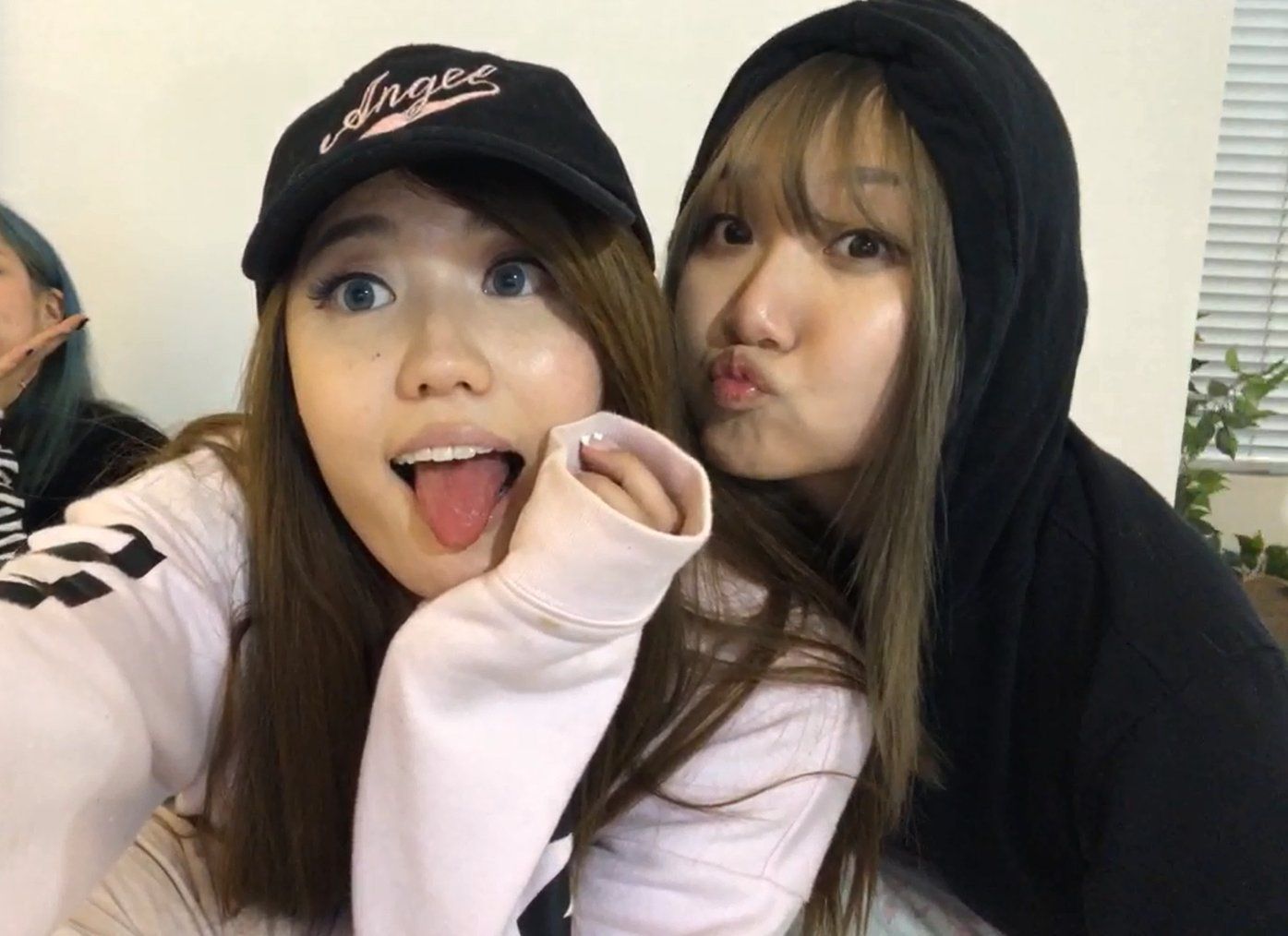 Slutty Tongue | Scrolller