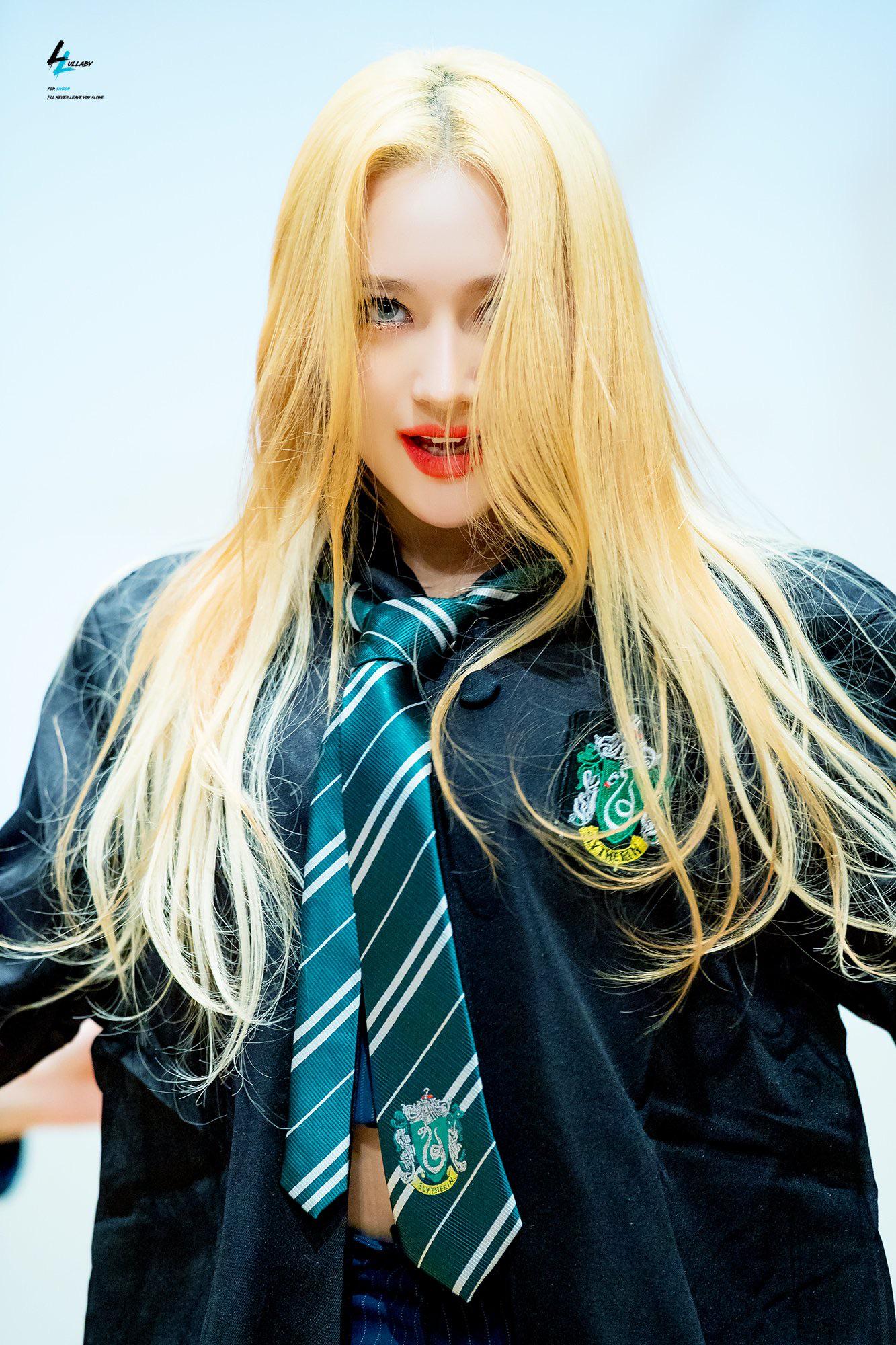 Slytherin Siyeon | Scrolller