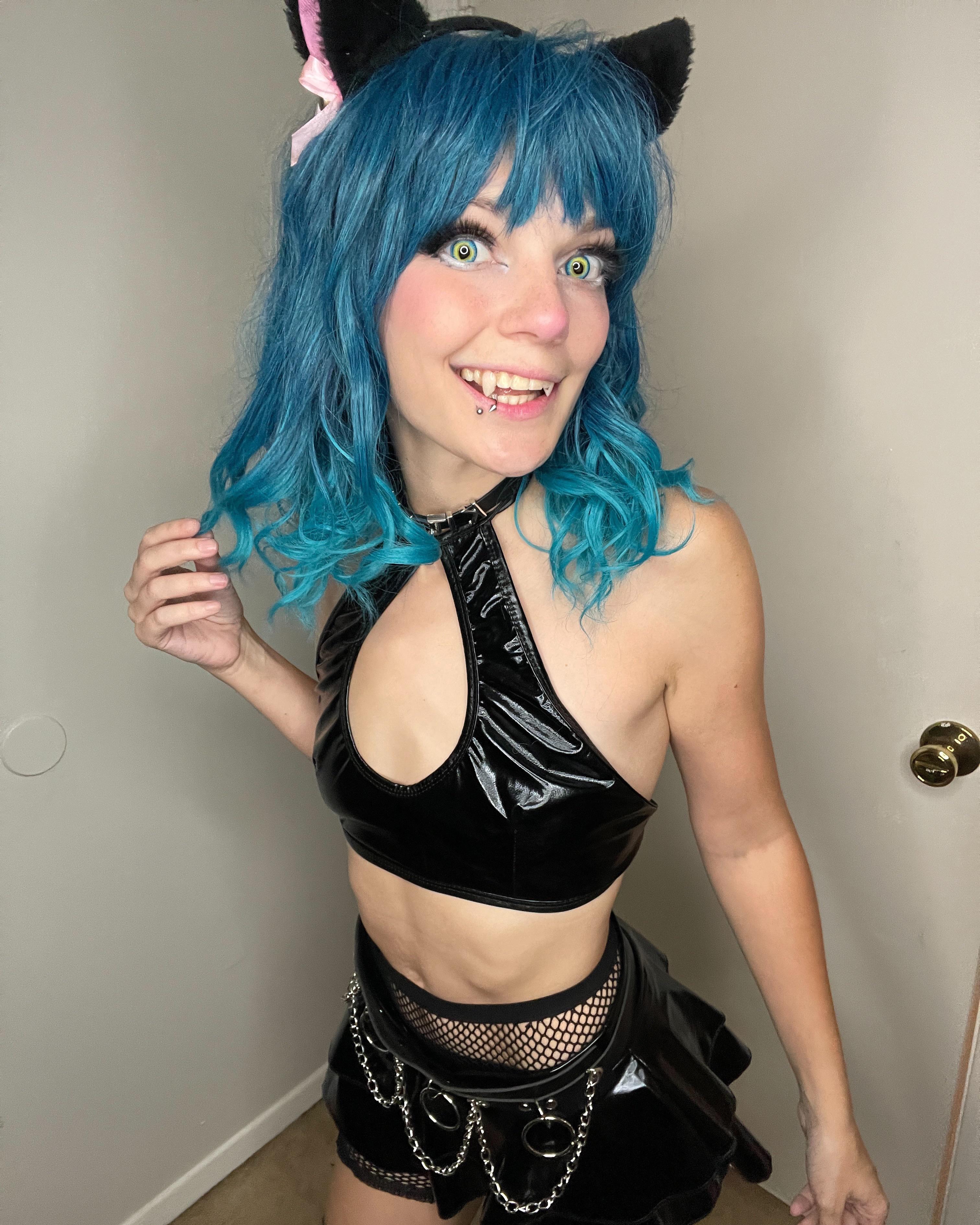 Just a cute cat girl with tiny tits 🖤 | Scrolller