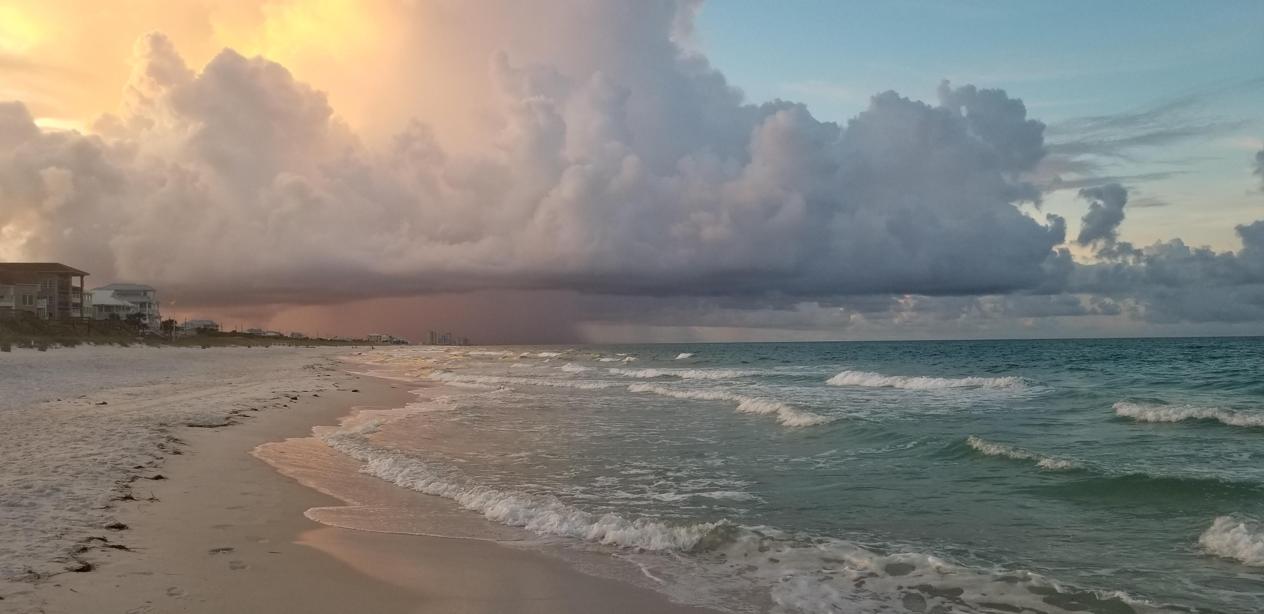 Small storm rolling through... | Scrolller